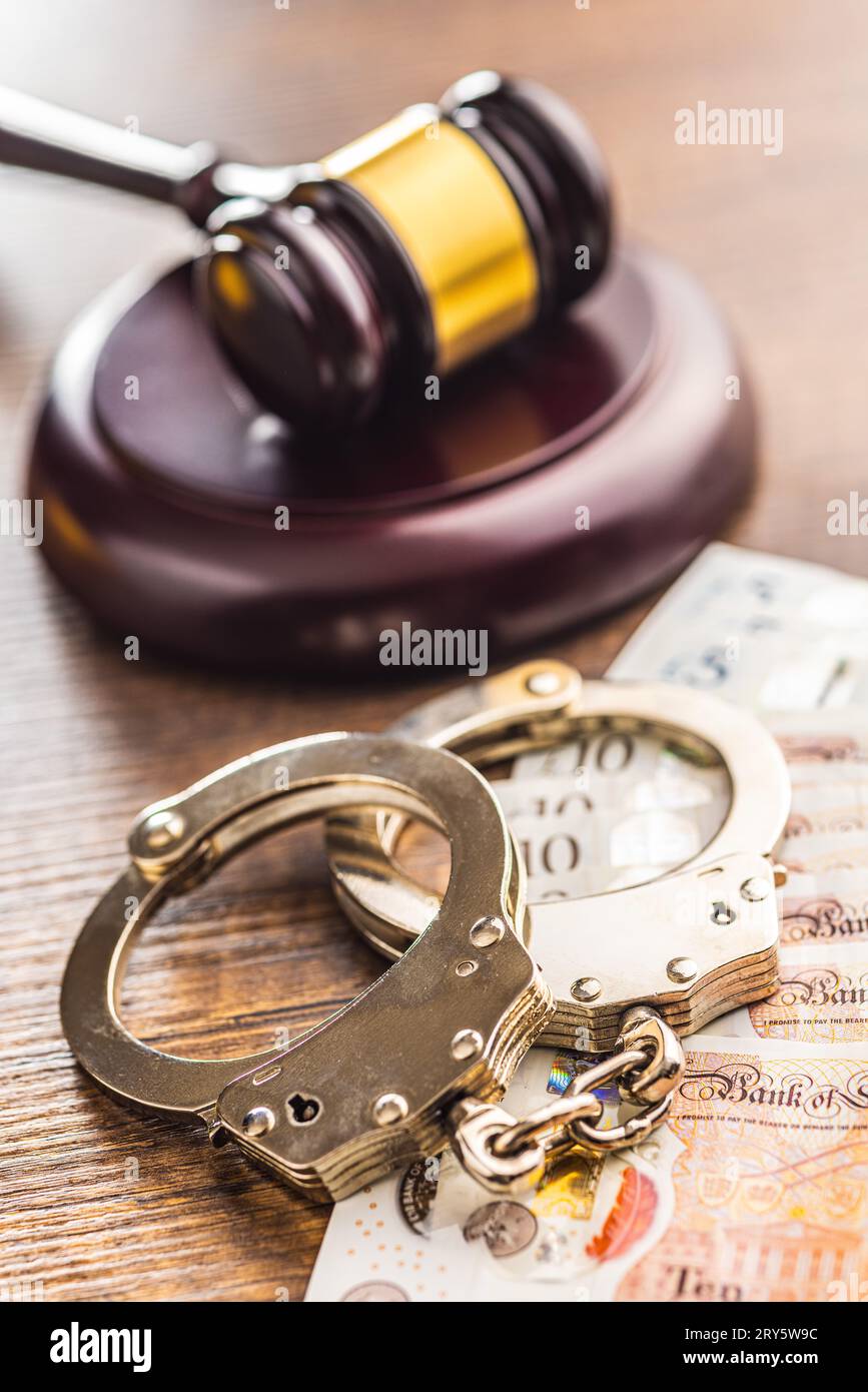 Pound chain lock hi-res stock photography and images - Alamy