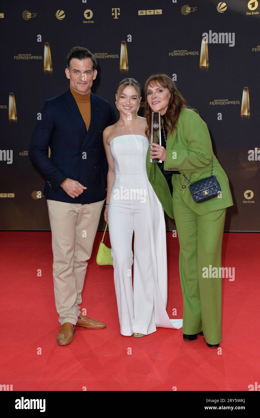 Torben Liebrecht, Julia Willecke und Natalie Scharf bei der Verleihung ...