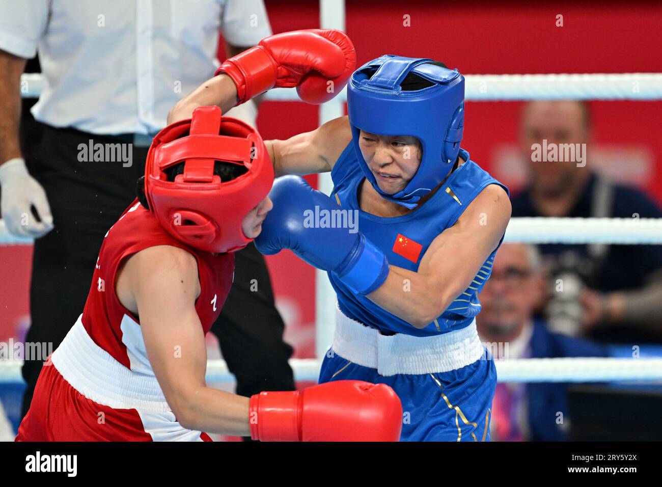 Hangzhou, China's Zhejiang Province. 29th Sep, 2023. Wu Yu (R) of China ...