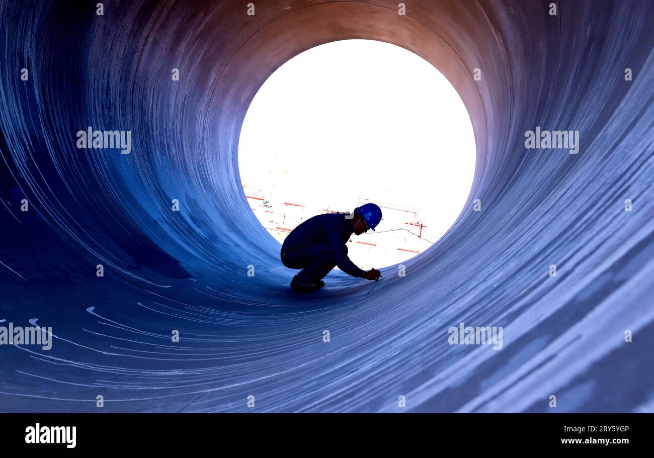 ZHANGYE, CHINA - SEPTEMBER 29, 2023 - Engineers and technicians inspect ...