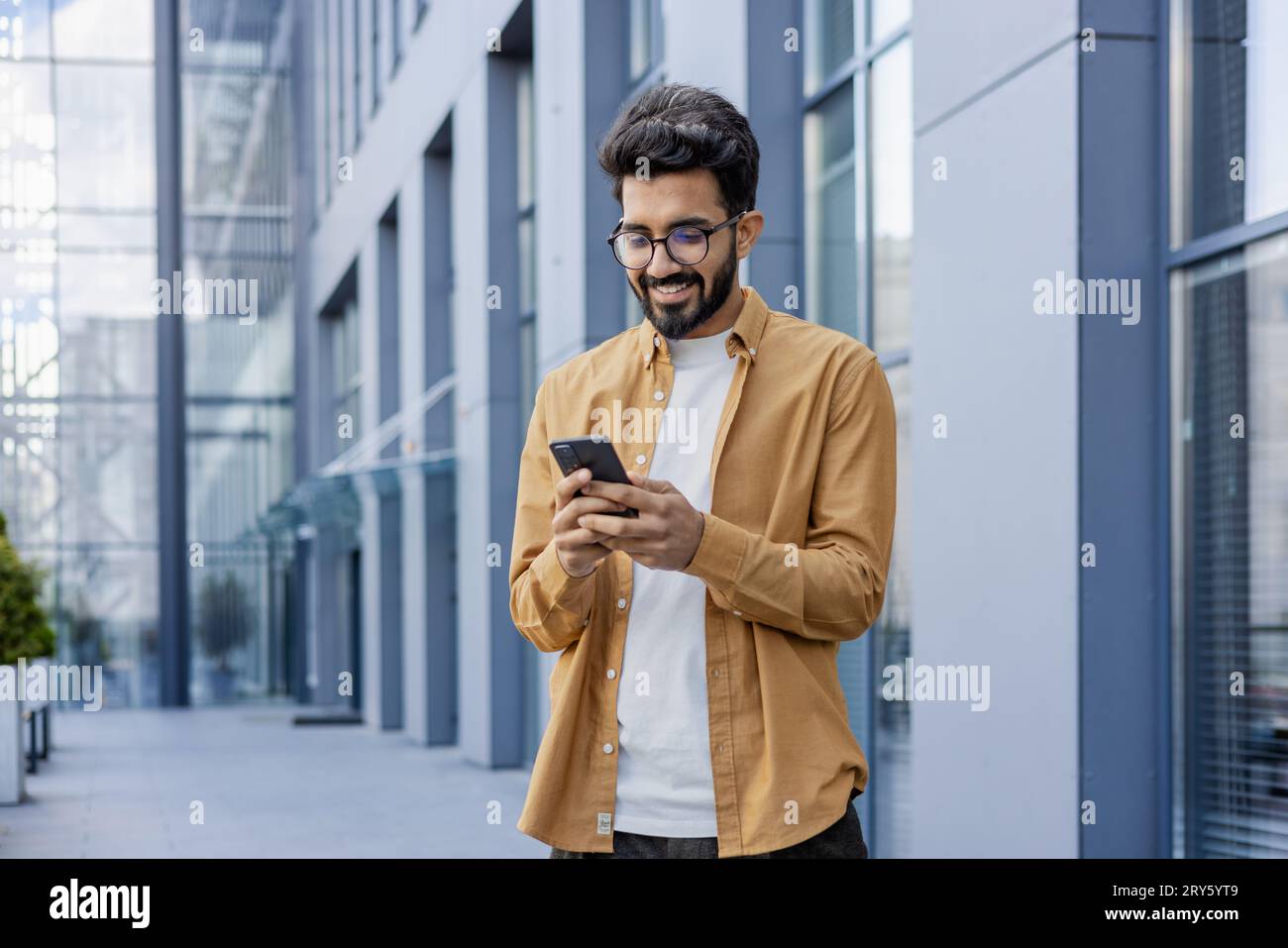Types chat messages hi-res stock photography and images - Alamy