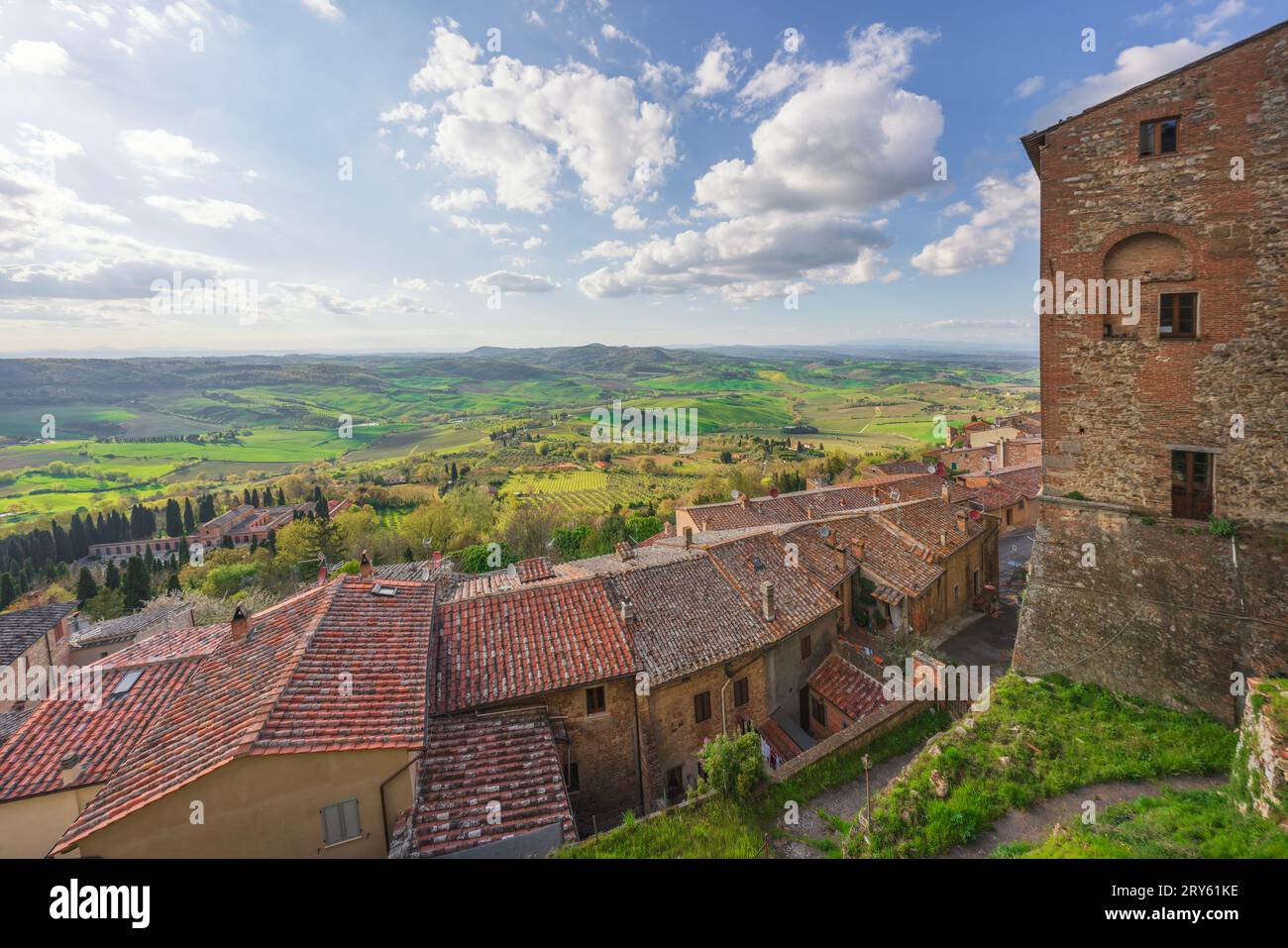 Beautiful village of tuscany region hi-res stock photography and images ...