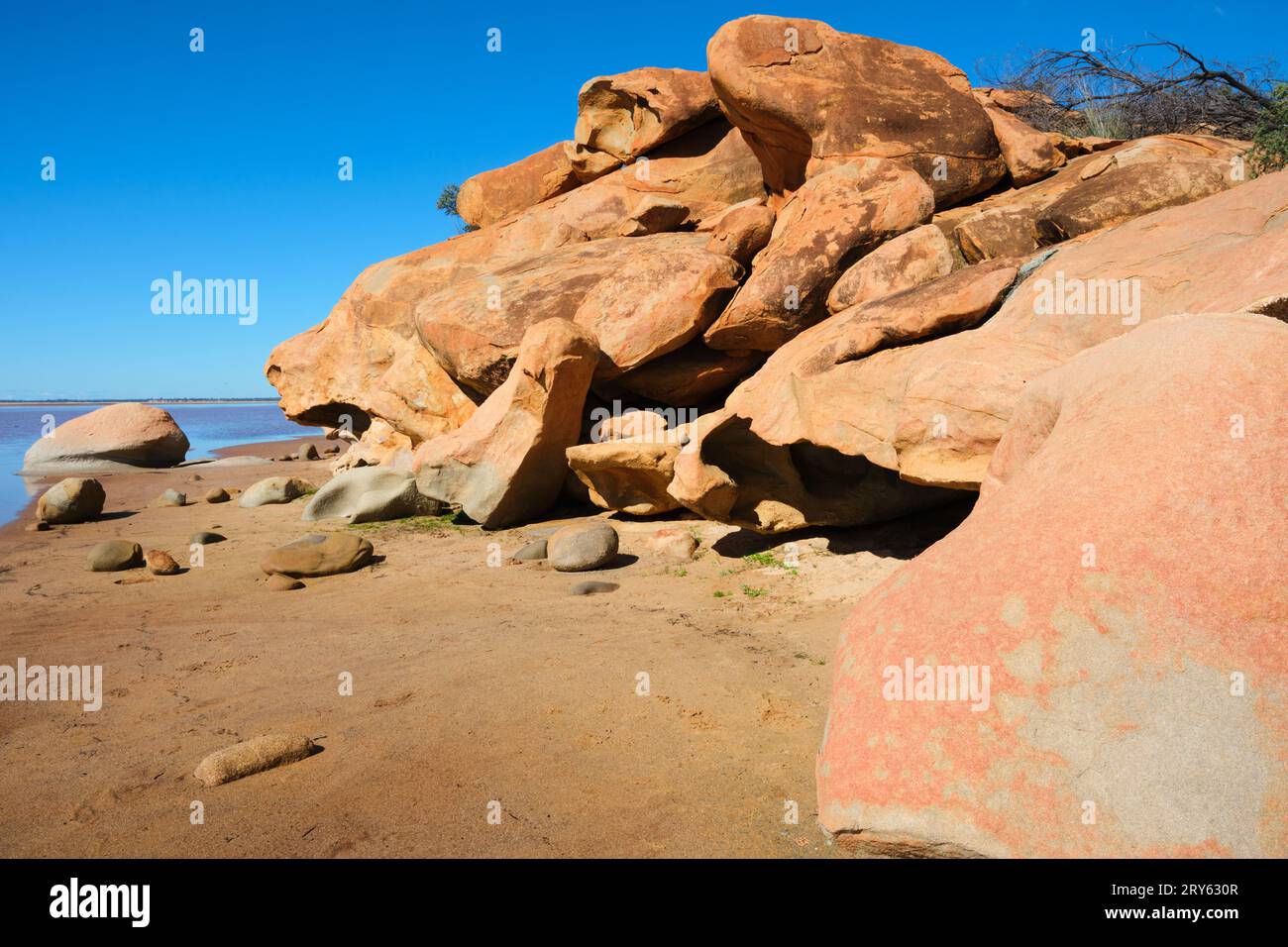 The granite rock formations of Eaglestone Rock next to Lake Brown in ...