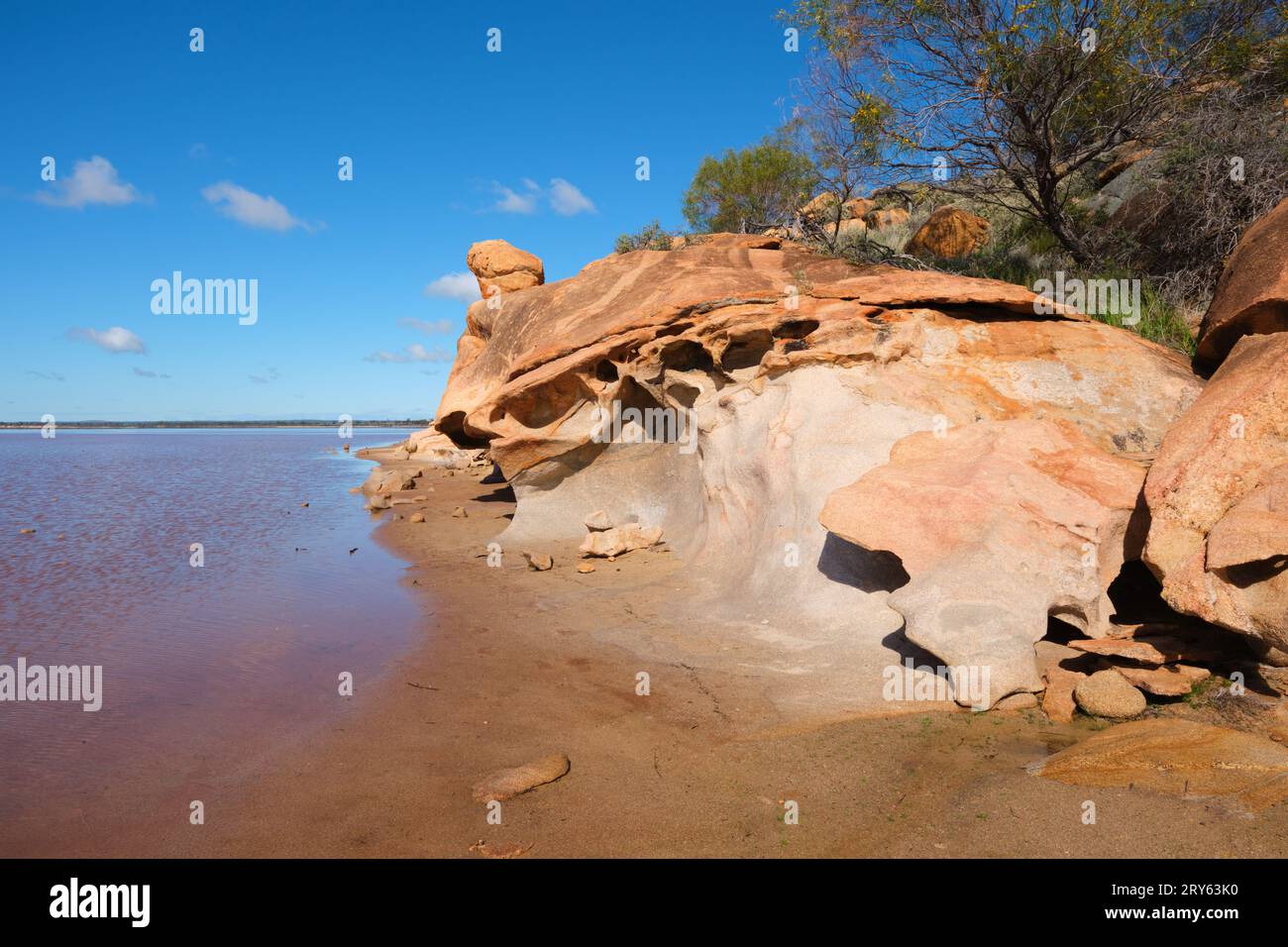 The granite rock formations of Eaglestone Rock next to Lake Brown in ...