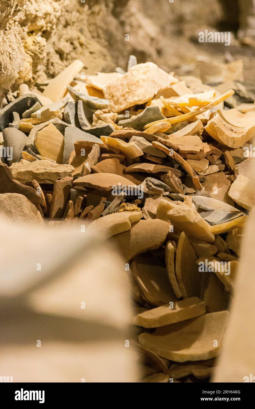 Ancient egypt pottery tomb hi-res stock photography and images - Alamy