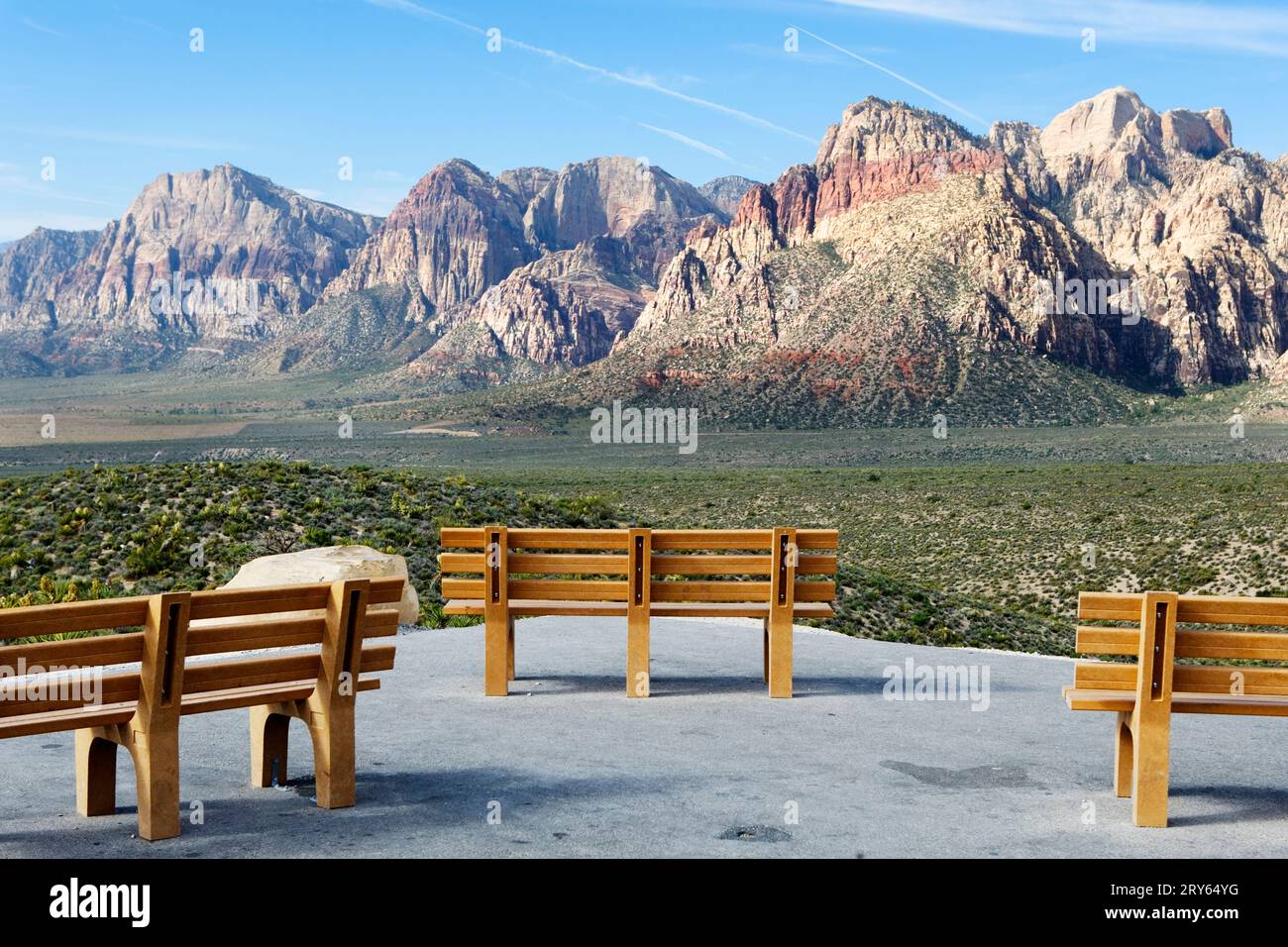 Scenic view and benches at the High Point Overlook, Red Rock Canyon ...