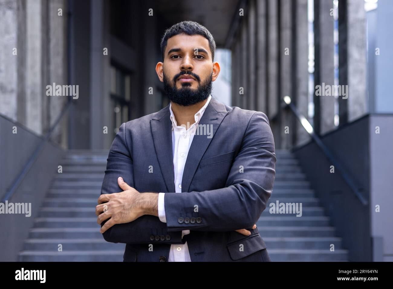 Lawyer outside courthouse portrait hi-res stock photography and images ...