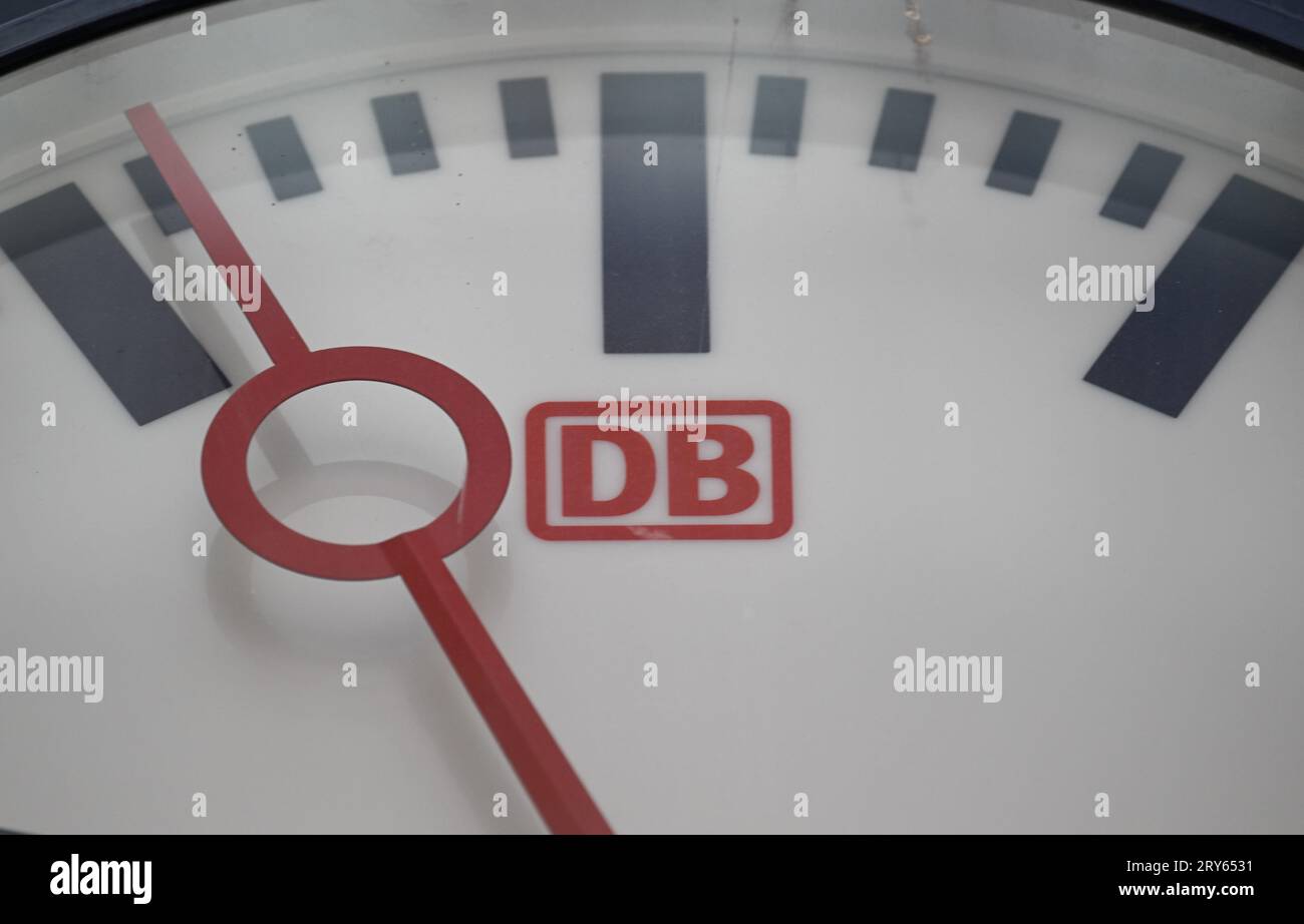 Dresden, Germany. 29th Sep, 2023. The second hand of a clock with the ...