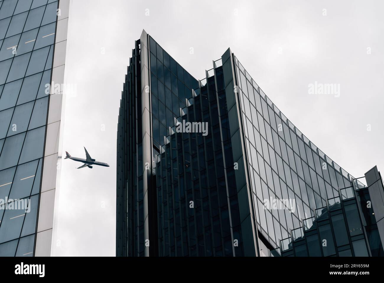 Office building global commercial skyscraper glass tower skyline hi-res ...