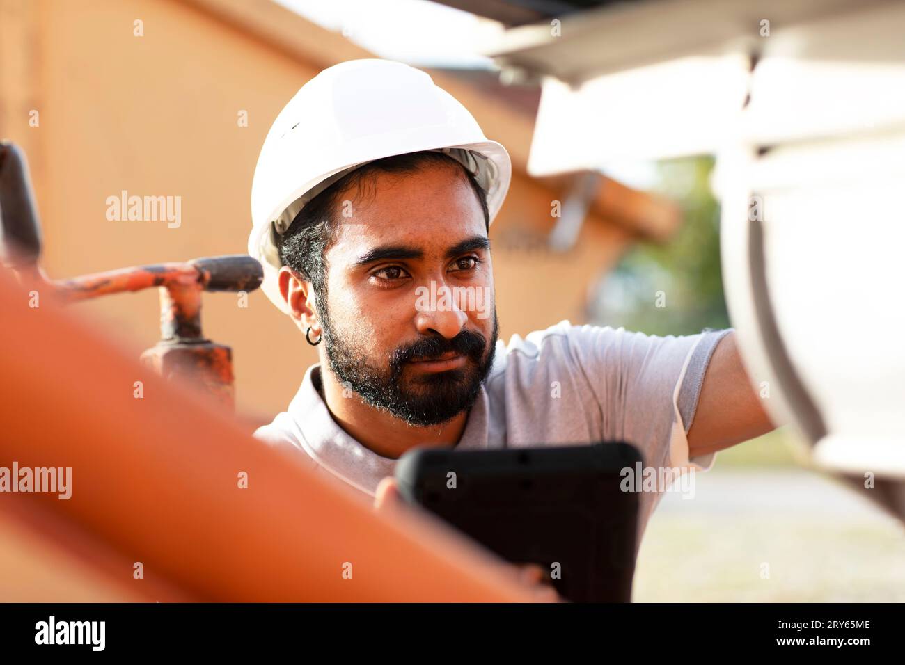 Work helmet hi-res stock photography and images - Alamy