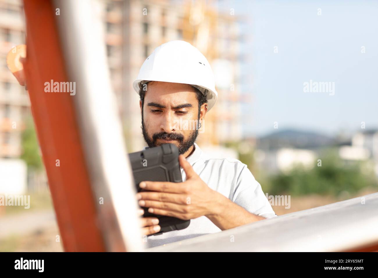 Work helmet hi-res stock photography and images - Alamy