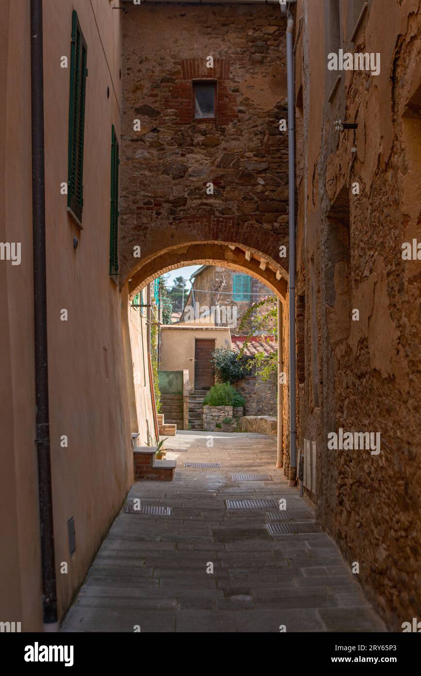Medieval hall in Tuscany, Italy Stock Photo - Alamy