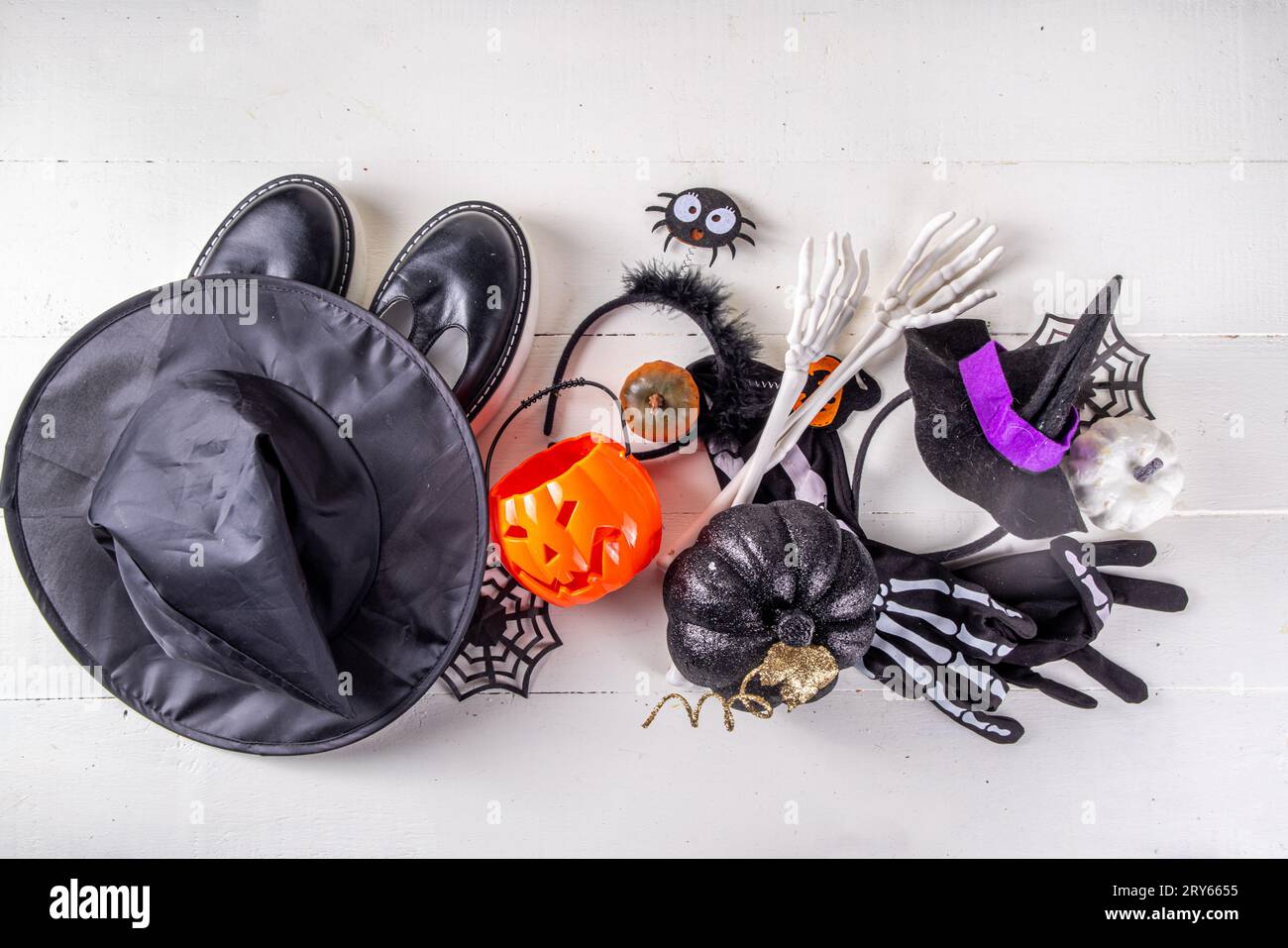 Preparations for kids's Halloween party, trick or treat tradition ...