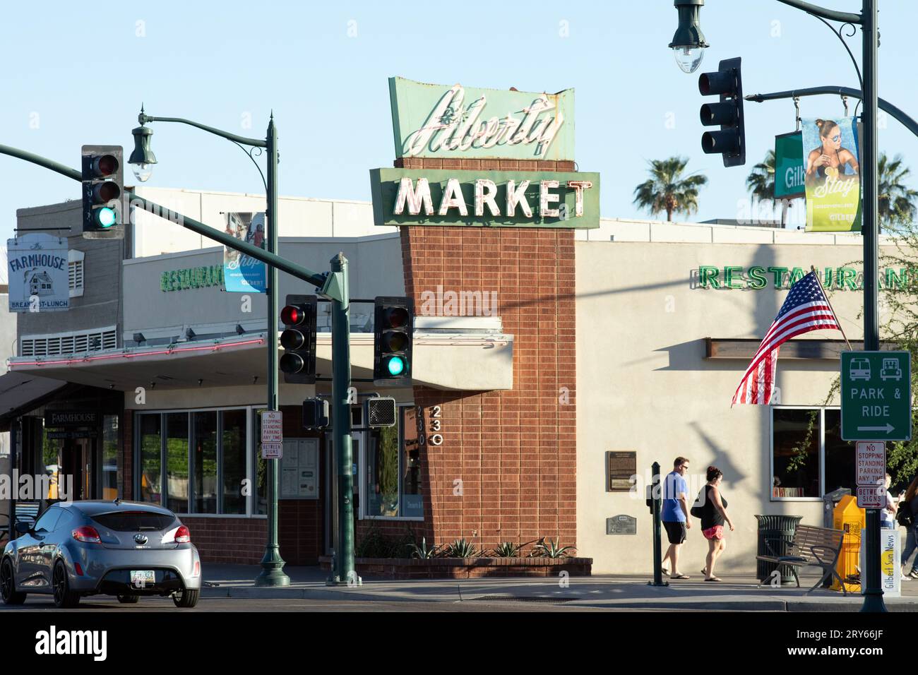 A retro inspired market on a small town American street Stock Photo - Alamy