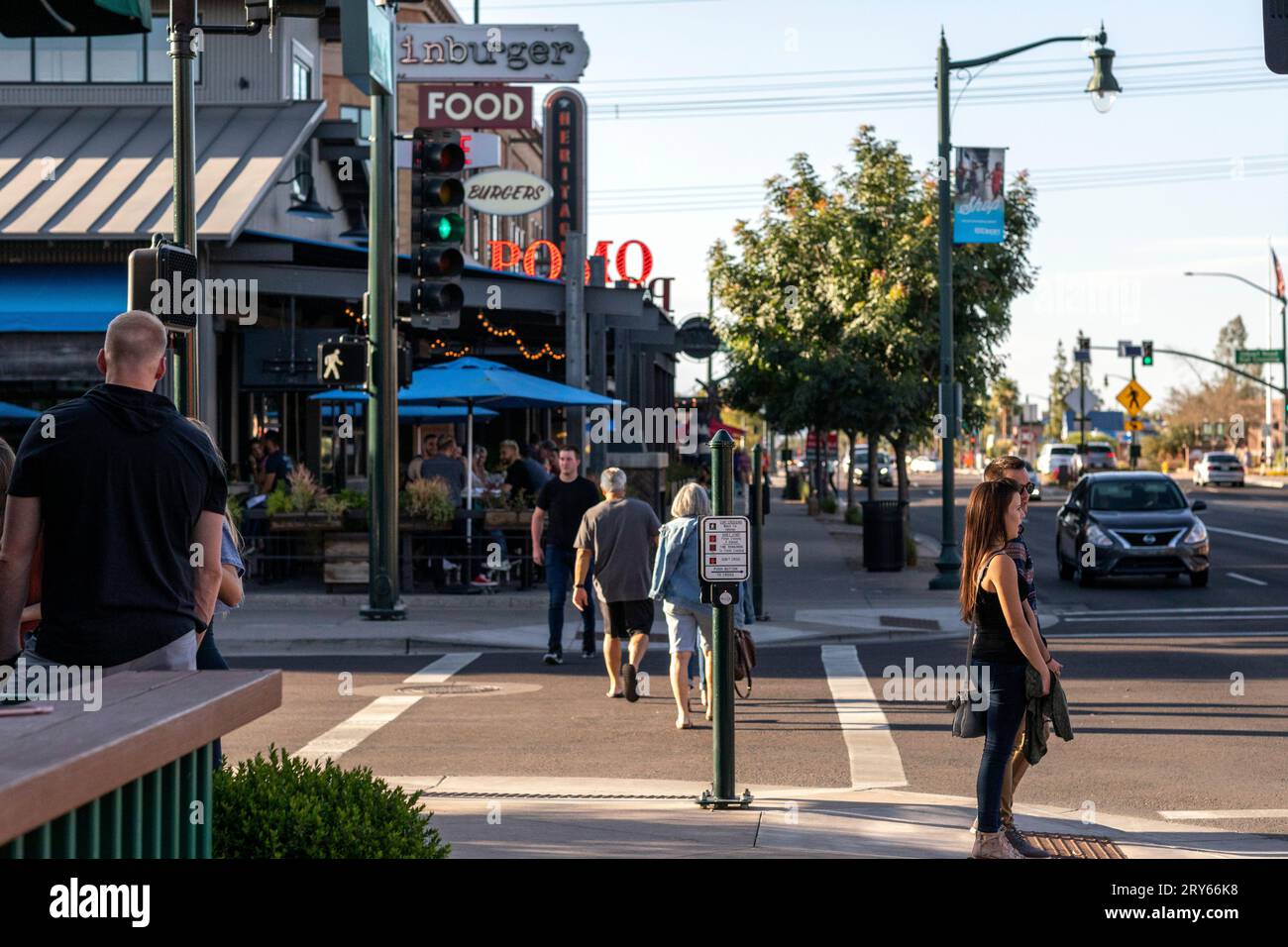 Restaurants bars walkway hi-res stock photography and images - Alamy