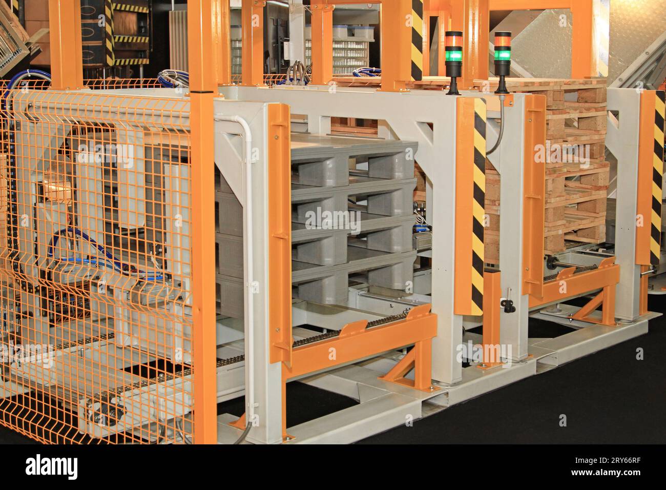 Cargo Pallets Changer System in Distribution Warehouse Stock Photo - Alamy