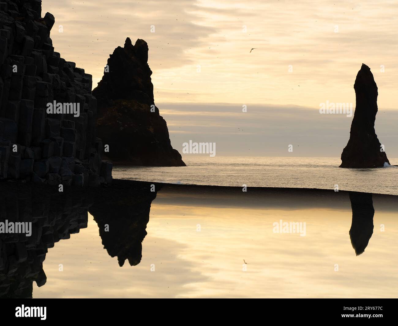 Basalt columns of Reynisfjell mountain, at Reynisfjara, Iceland Stock ...