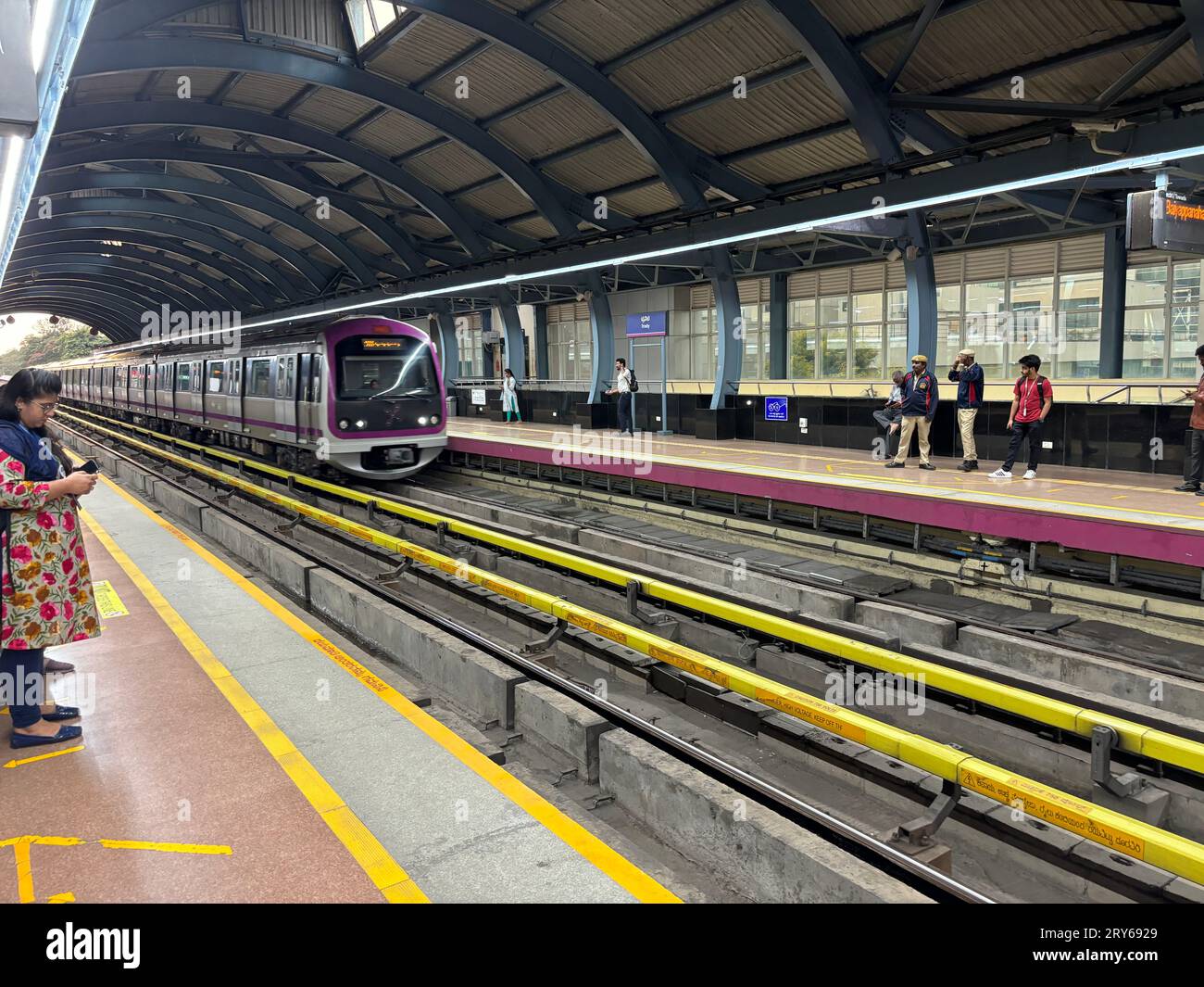 People mg road hi-res stock photography and images - Alamy