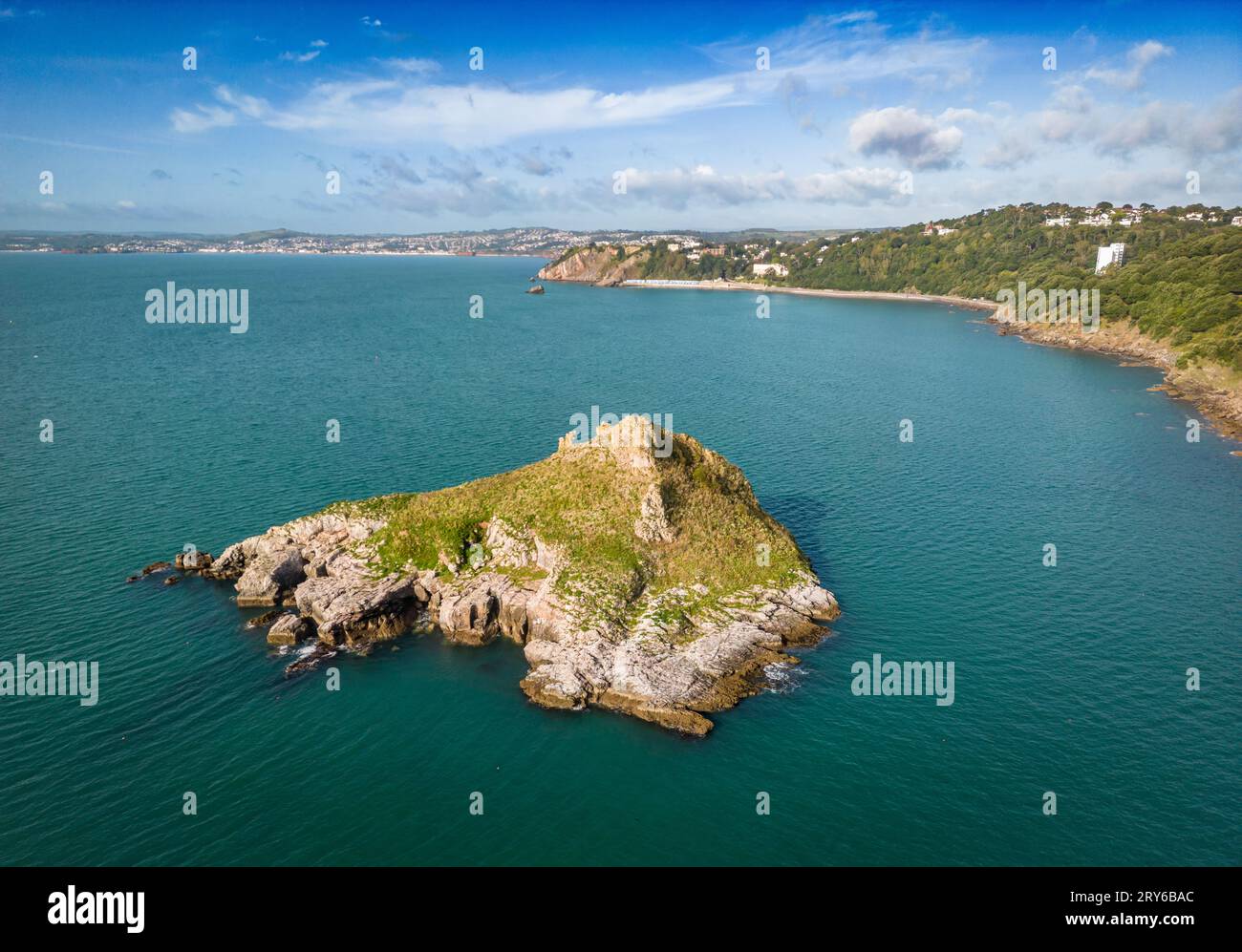 Torquay, UK. 29th Sep, 2023. Autumn sun over Thatcher Rock in Torquay ...
