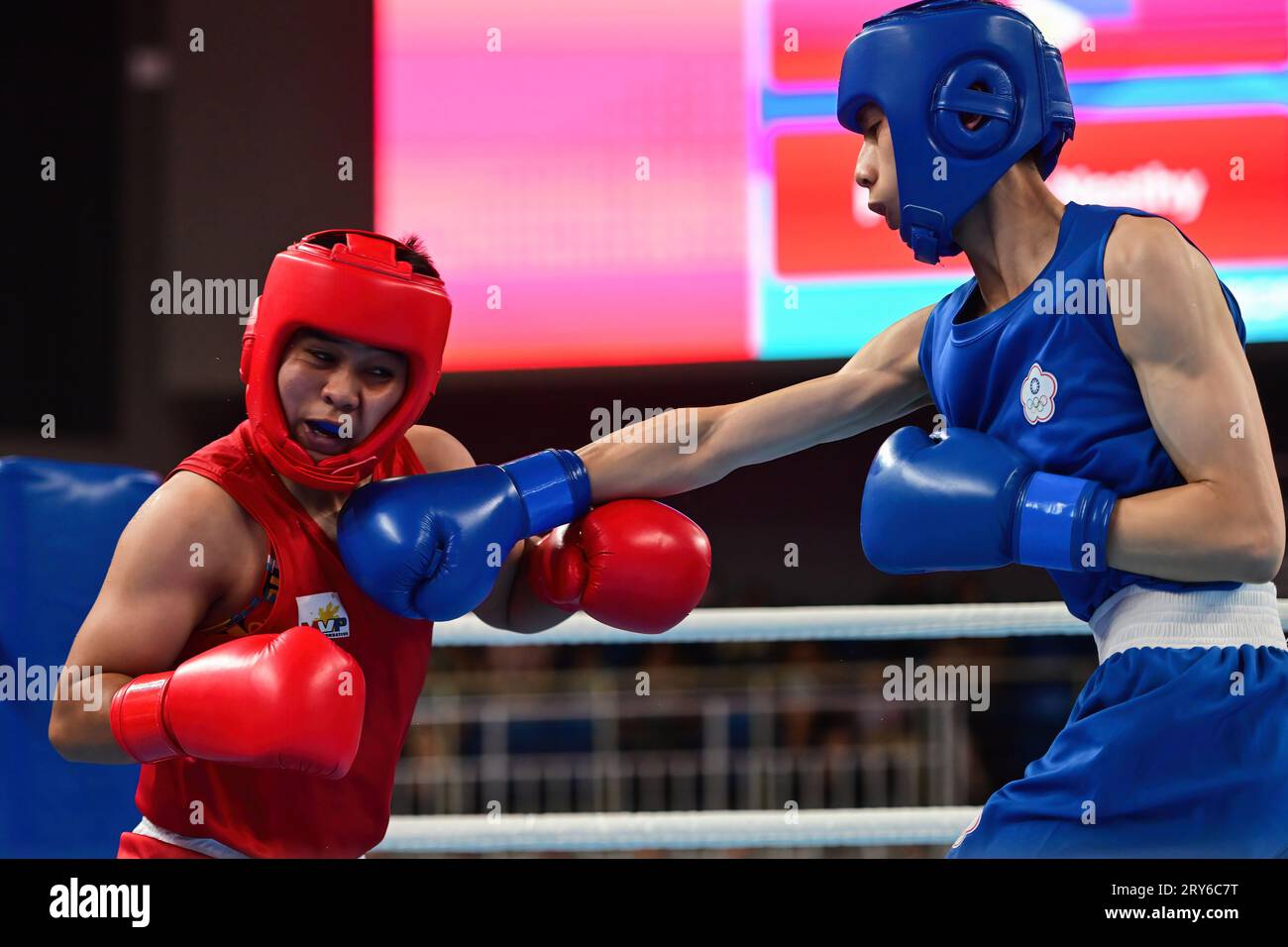 Hangzhou, China. 29th Sep, 2023. Nesthy Petecio (L) of the Philippines ...