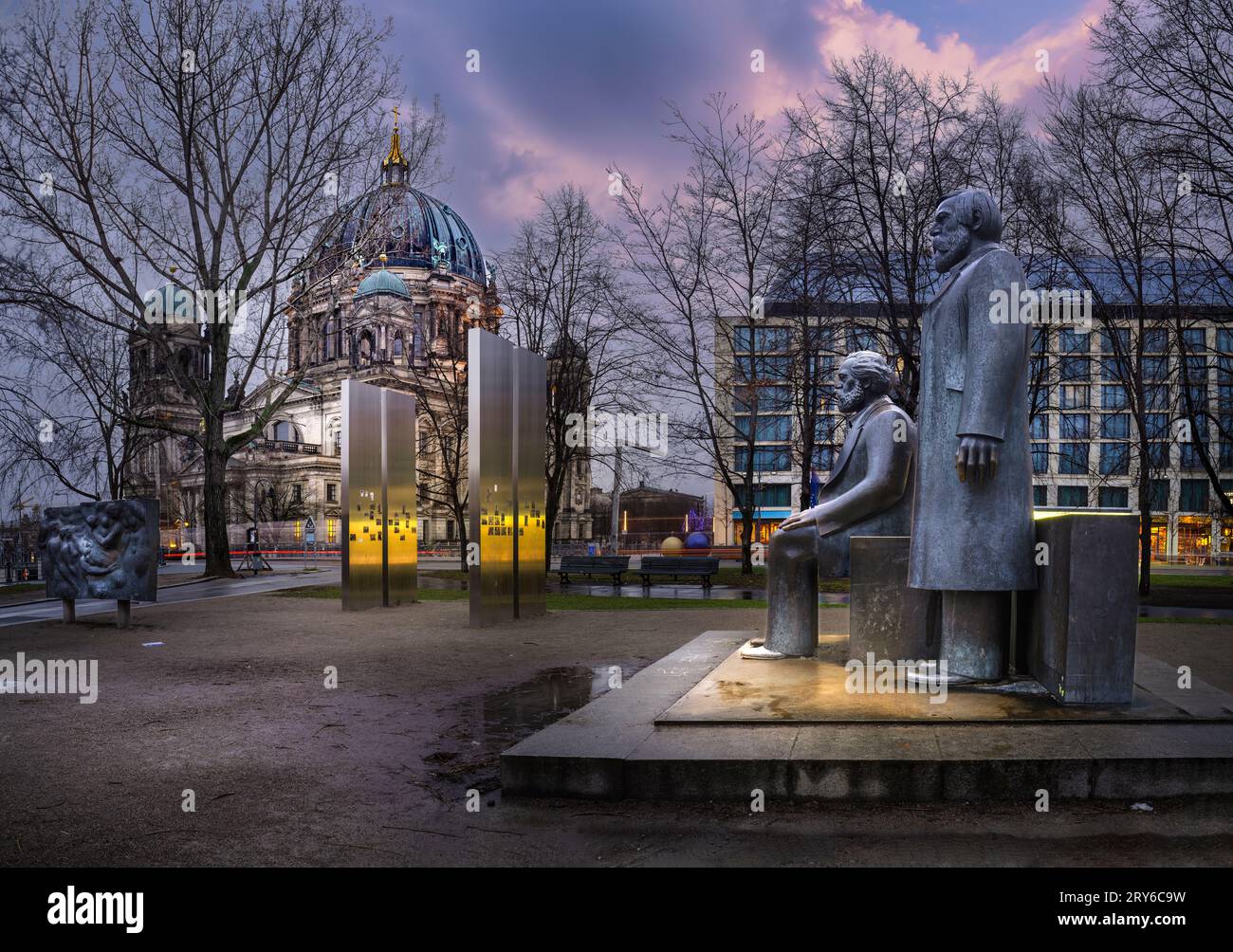 Monumento de marx hi-res stock photography and images - Alamy