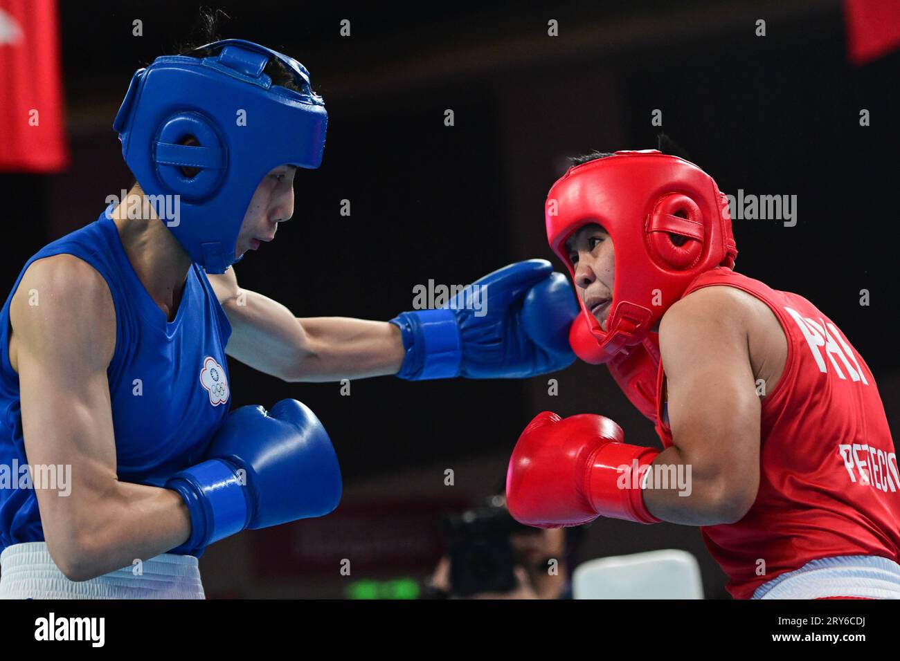 Hangzhou, China. 29th Sep, 2023. Nesthy Petecio (R) of the Philippines ...