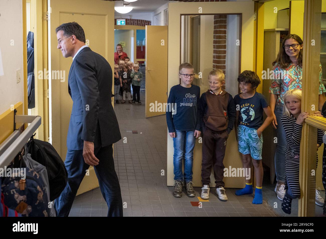 WOLTERSUM - Outgoing Prime Minister Mark Rutte visits a primary school ...