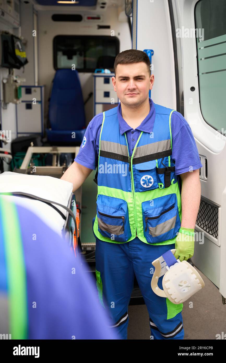 Paramedic holds a neck brace in his hands Stock Photo - Alamy