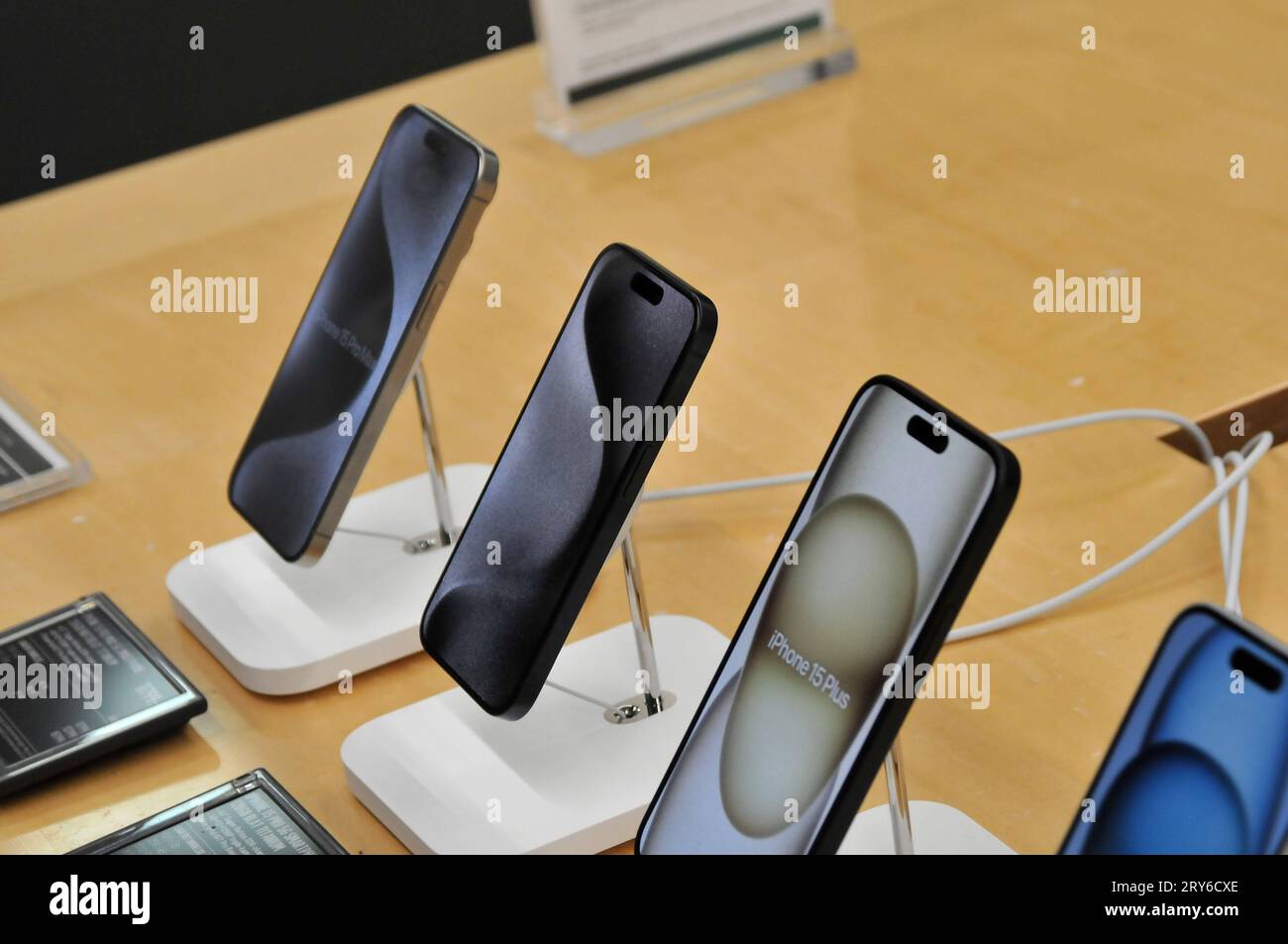 Iphone 15 pro max hi-res stock photography and images - Alamy