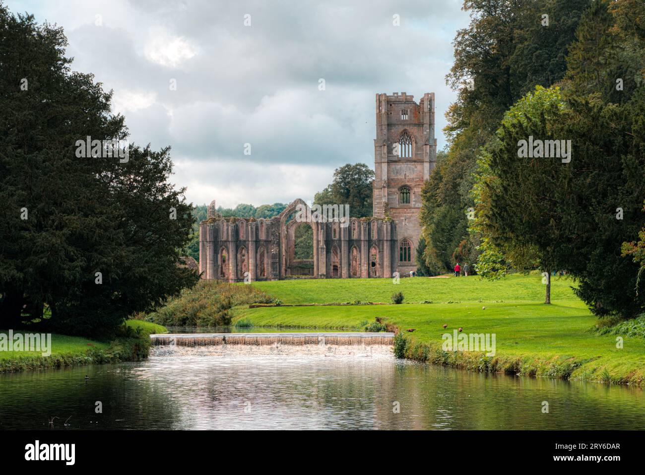 Fountains abbey ripon hi-res stock photography and images - Alamy