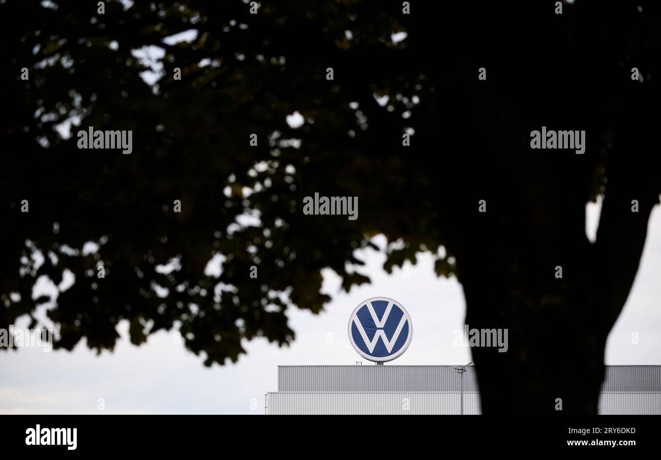Hanover, Germany. 29th Sep, 2023. A Volkswagen logo rotates on the roof ...