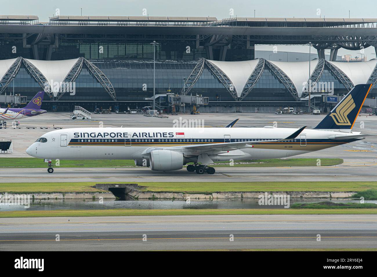 Samut Prakarn, Thailand. 29th Sep, 2023. A Singapore Airlines plane ...