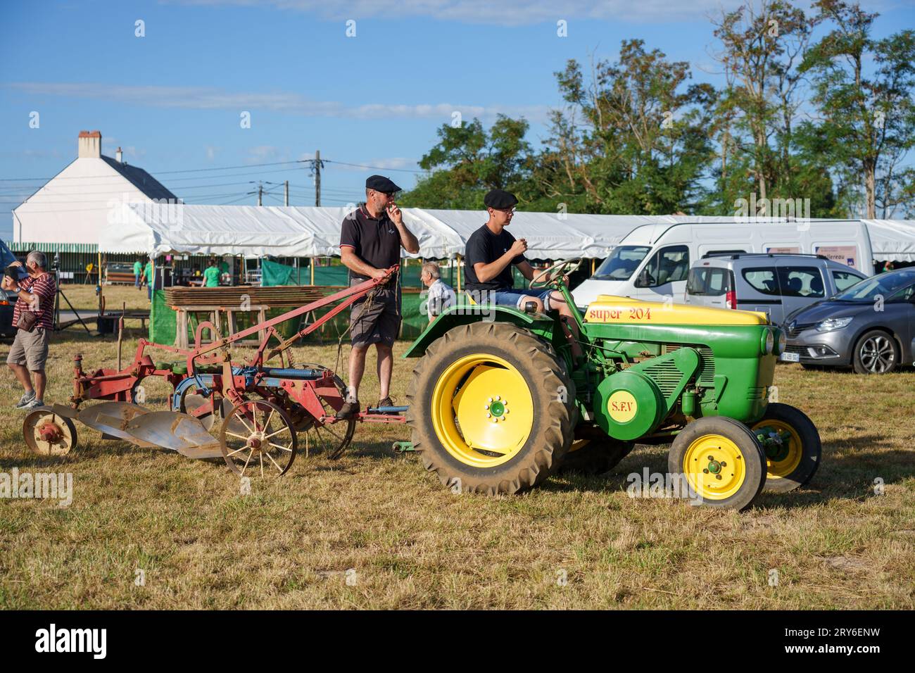 Vintage John Deere super 204 tractor Stock Photo - Alamy