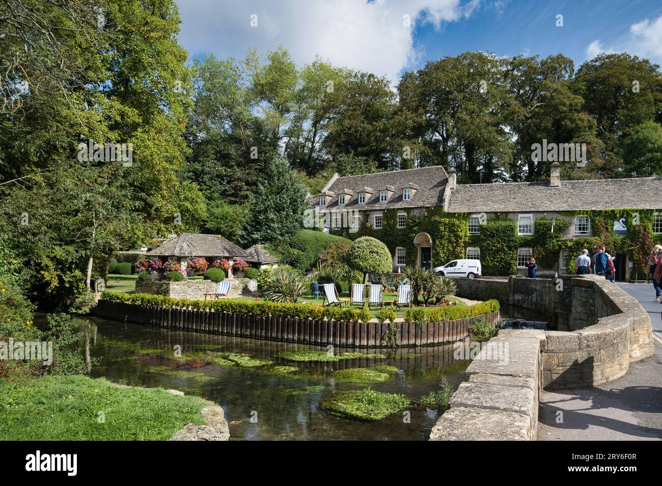 The swan inn hotel in bibury hi-res stock photography and images - Alamy