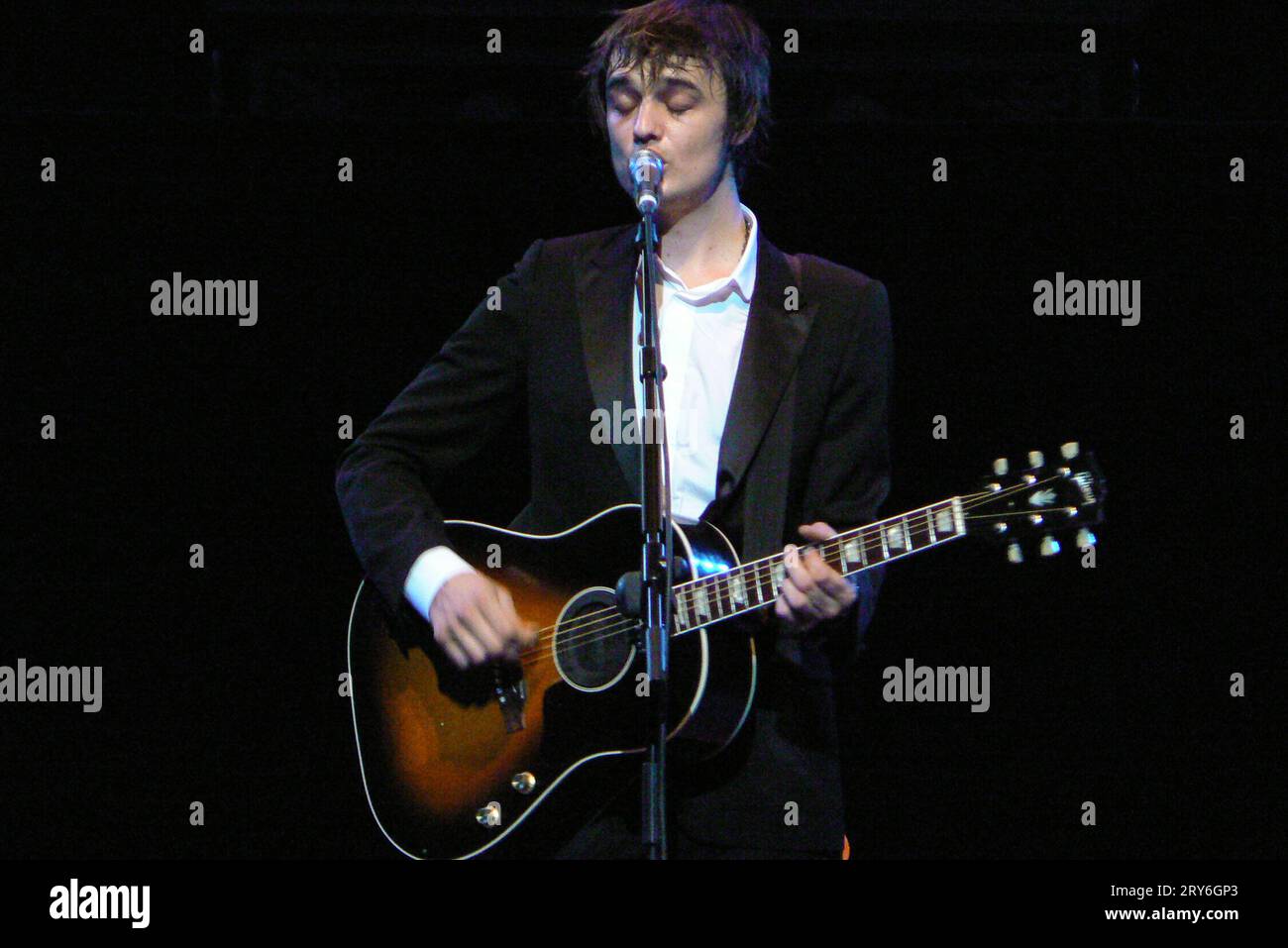 Peter doherty royal albert hall hi-res stock photography and images - Alamy