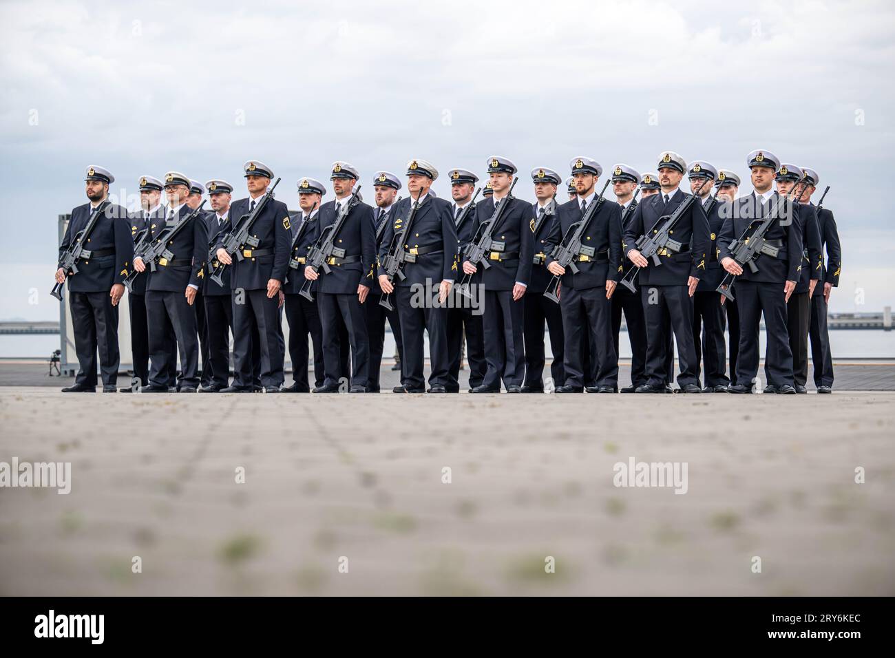 Wilhelmshaven, Germany. 29th Sep, 2023. Marines stand at the pier ...