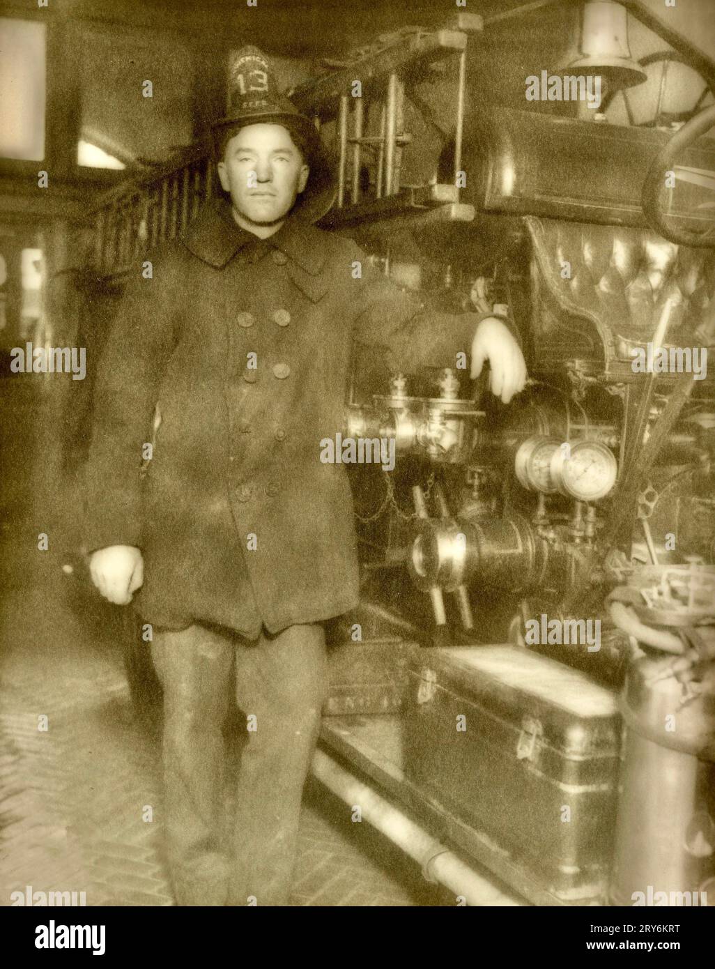 Fireman early 1900, Fire Truck early 1900s, Firefighter, Vintage Fire ...