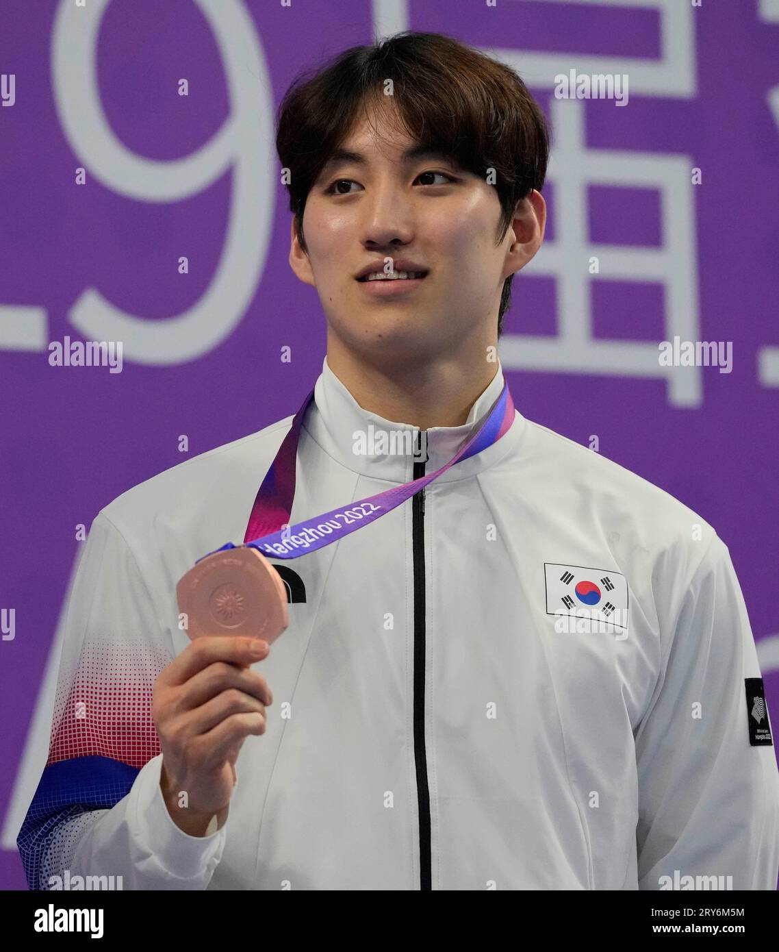 South Korea's Choi Dongyeol celebrates his bronze medal for the men's ...