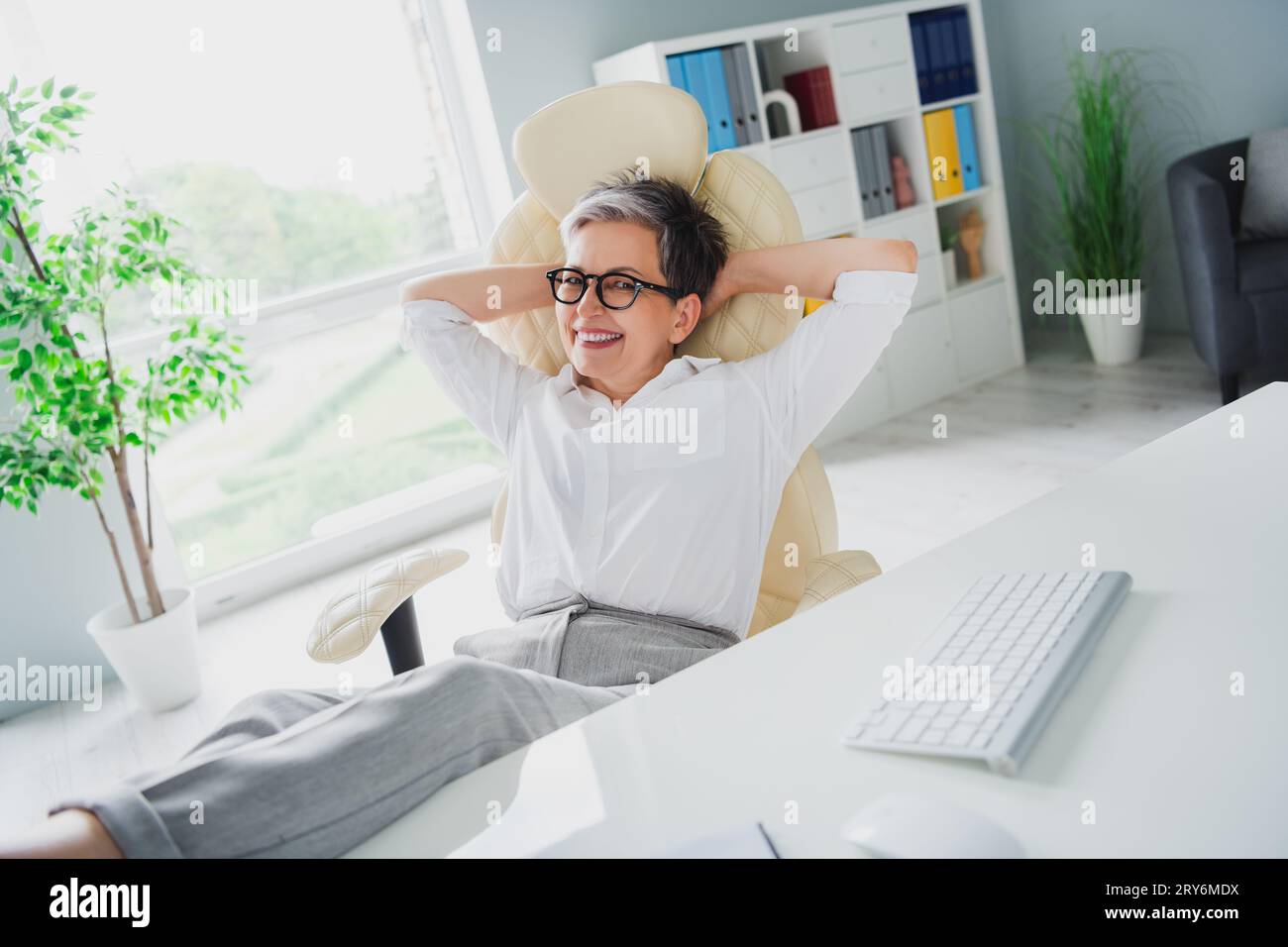 Photo of cheerful nice old businesswoman hands head pause after google ...