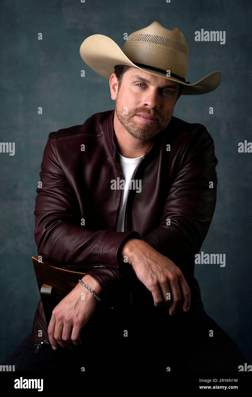 Singer/songwriter Dustin Lynch poses for a portrait, Wednesday, Sept ...