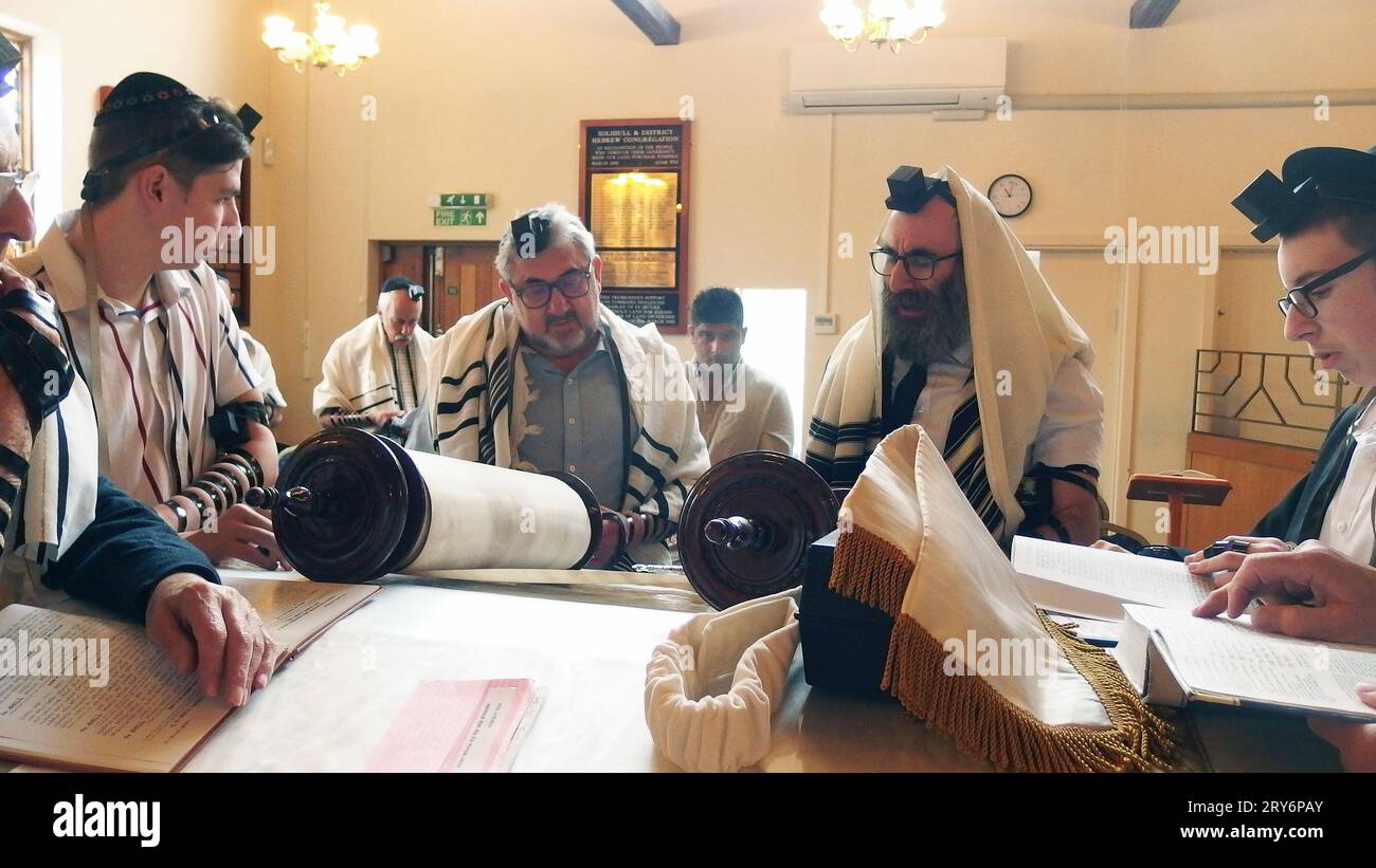Jewish naming ceremony hi-res stock photography and images - Alamy
