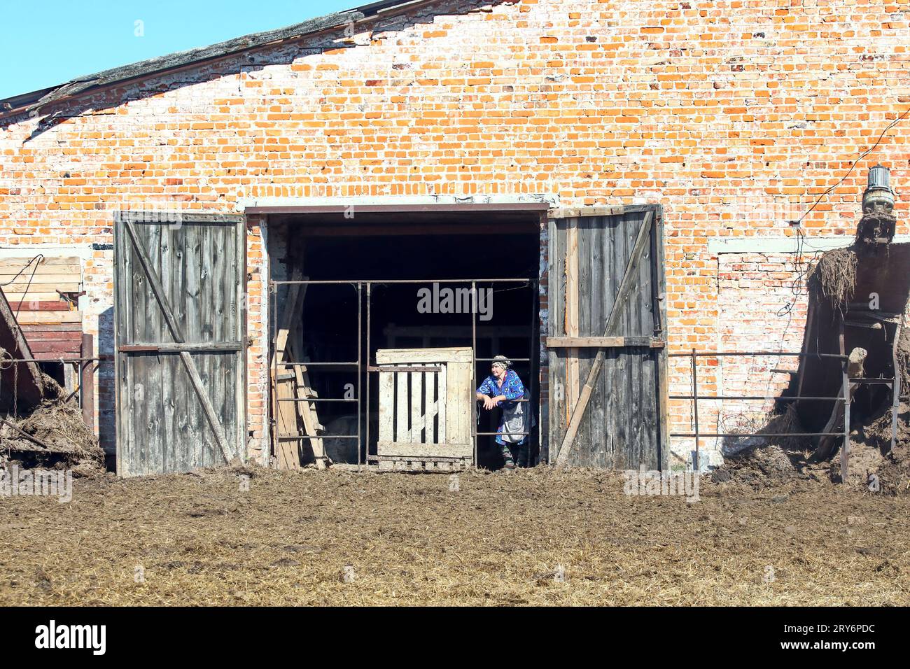Russian farm barn hi-res stock photography and images - Alamy