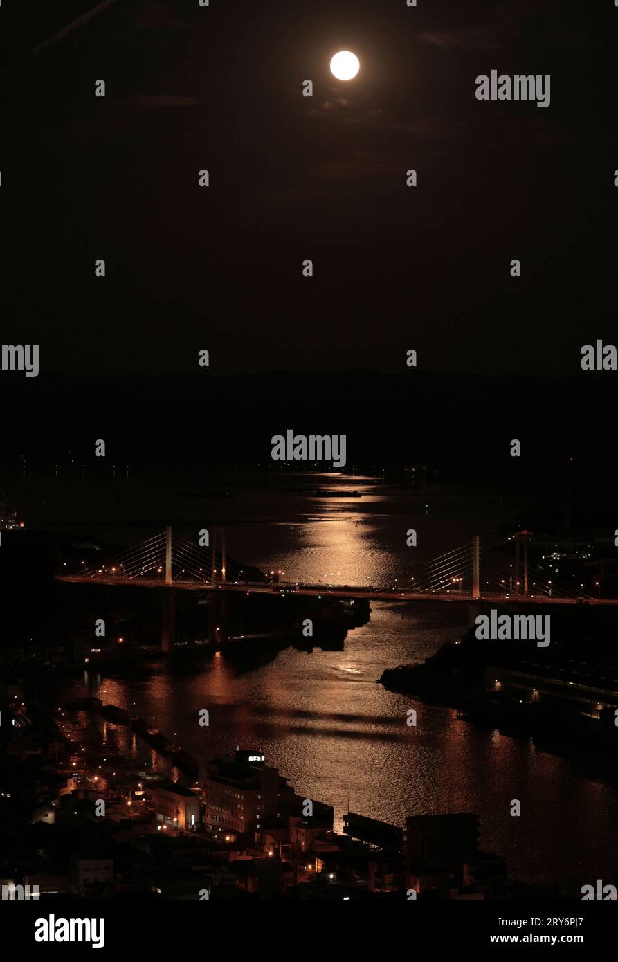 The mid-autumn full moon is observed in Onomichi City, Hiroshima ...