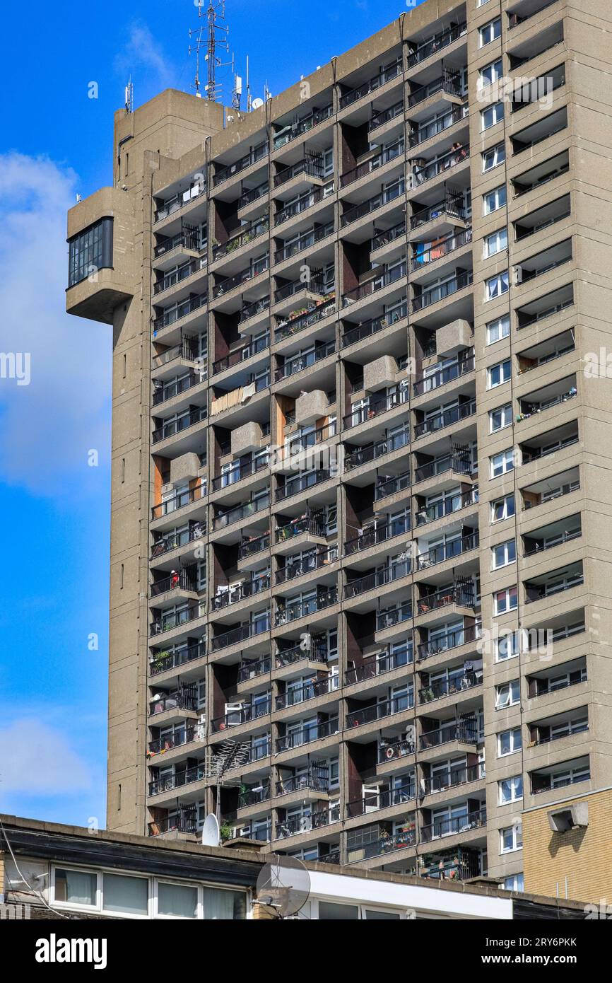 Trellick Tower exterior, Brutalist Grade II listed tower block by Ernő Goldfinger, Cheltenham ...
