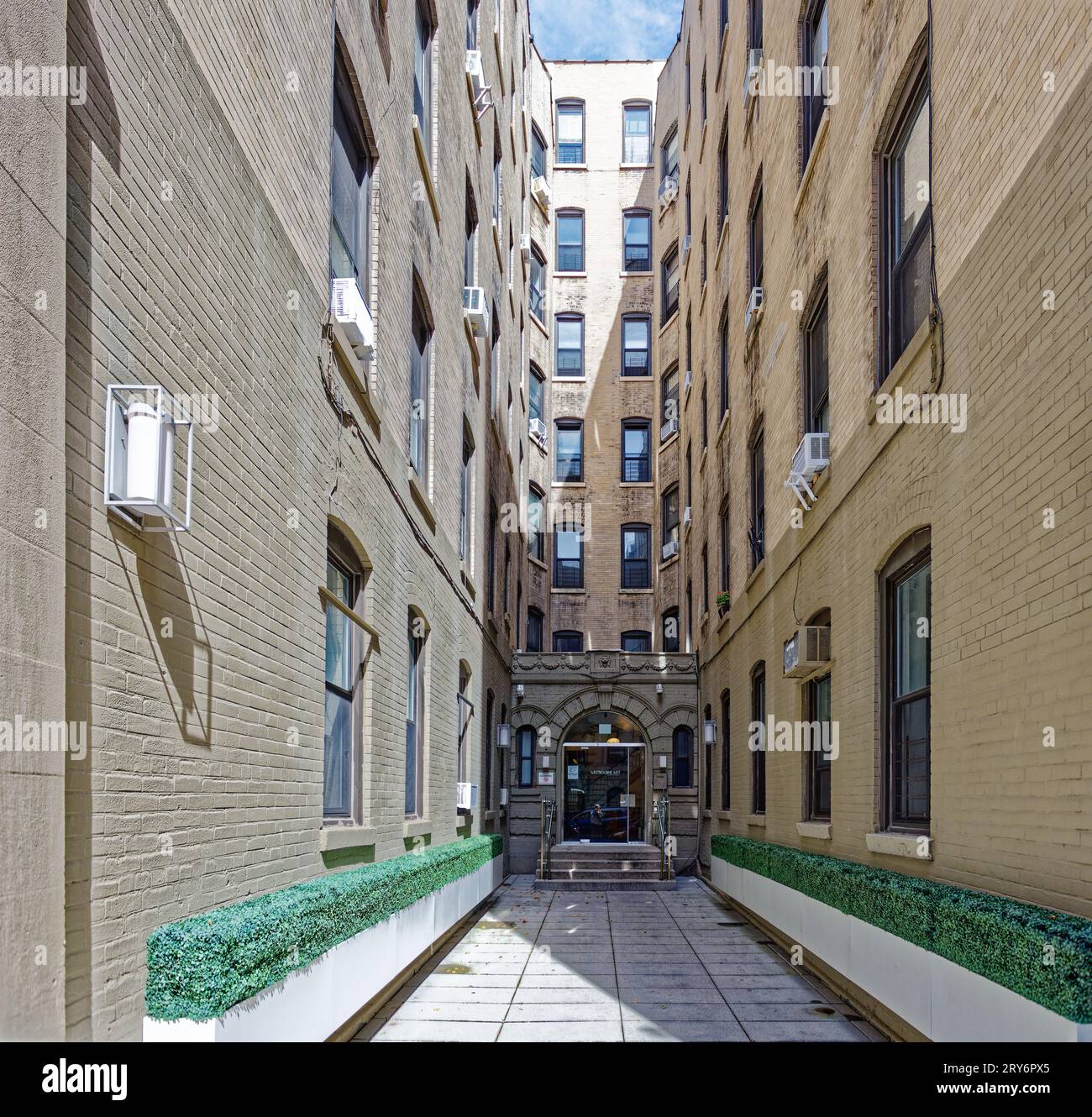 607 west 137th st hi-res stock photography and images - Alamy