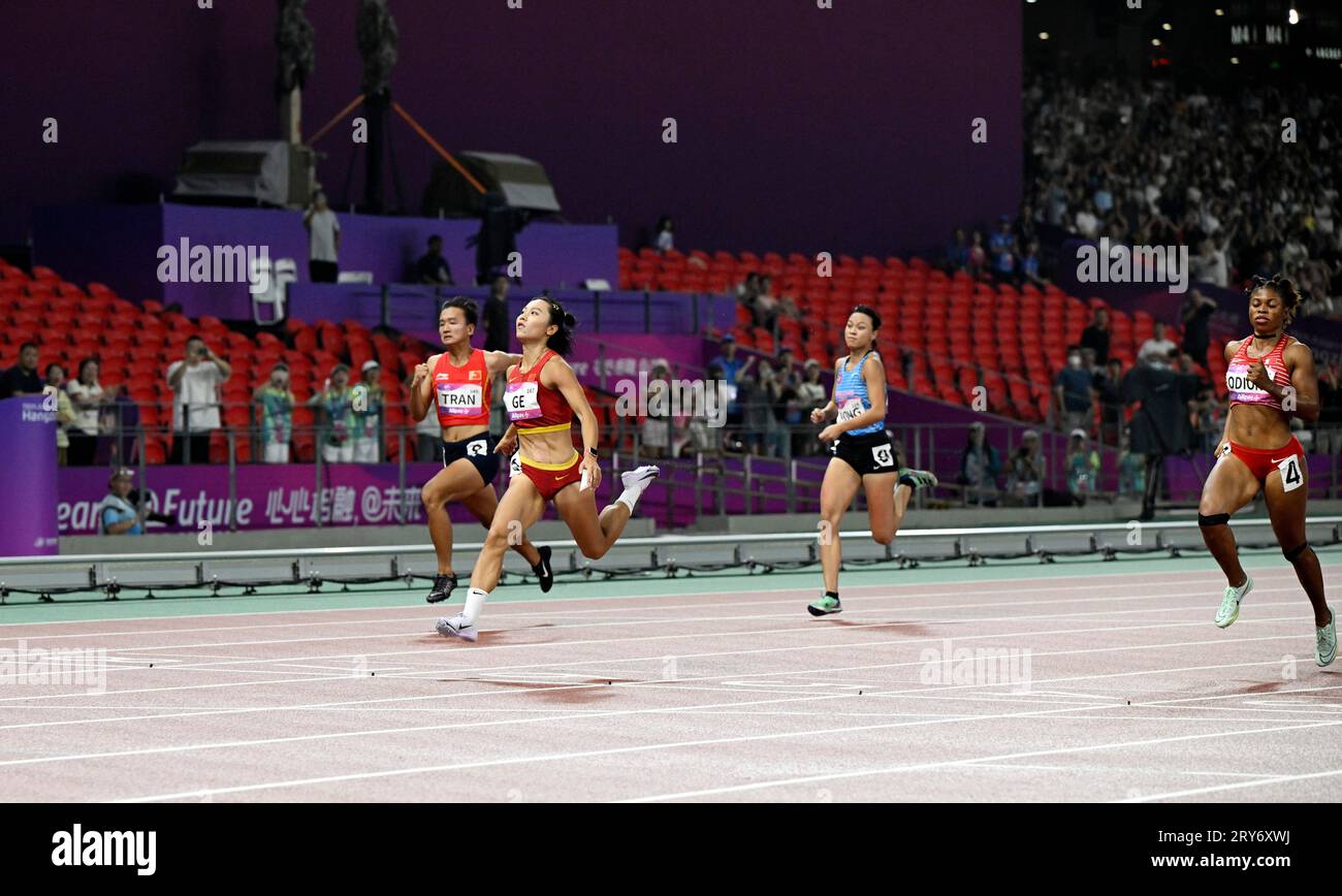 Hangzhou, China's Zhejiang Province. 29th Sep, 2023. Ge Manqi (2nd L ...