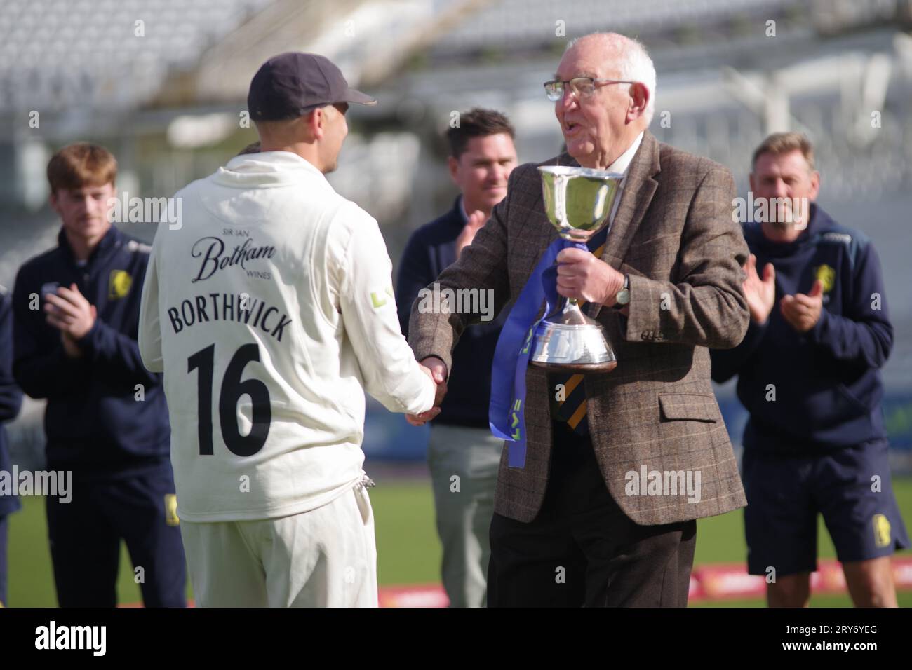 Cricket county champions trophy hi-res stock photography and images - Alamy