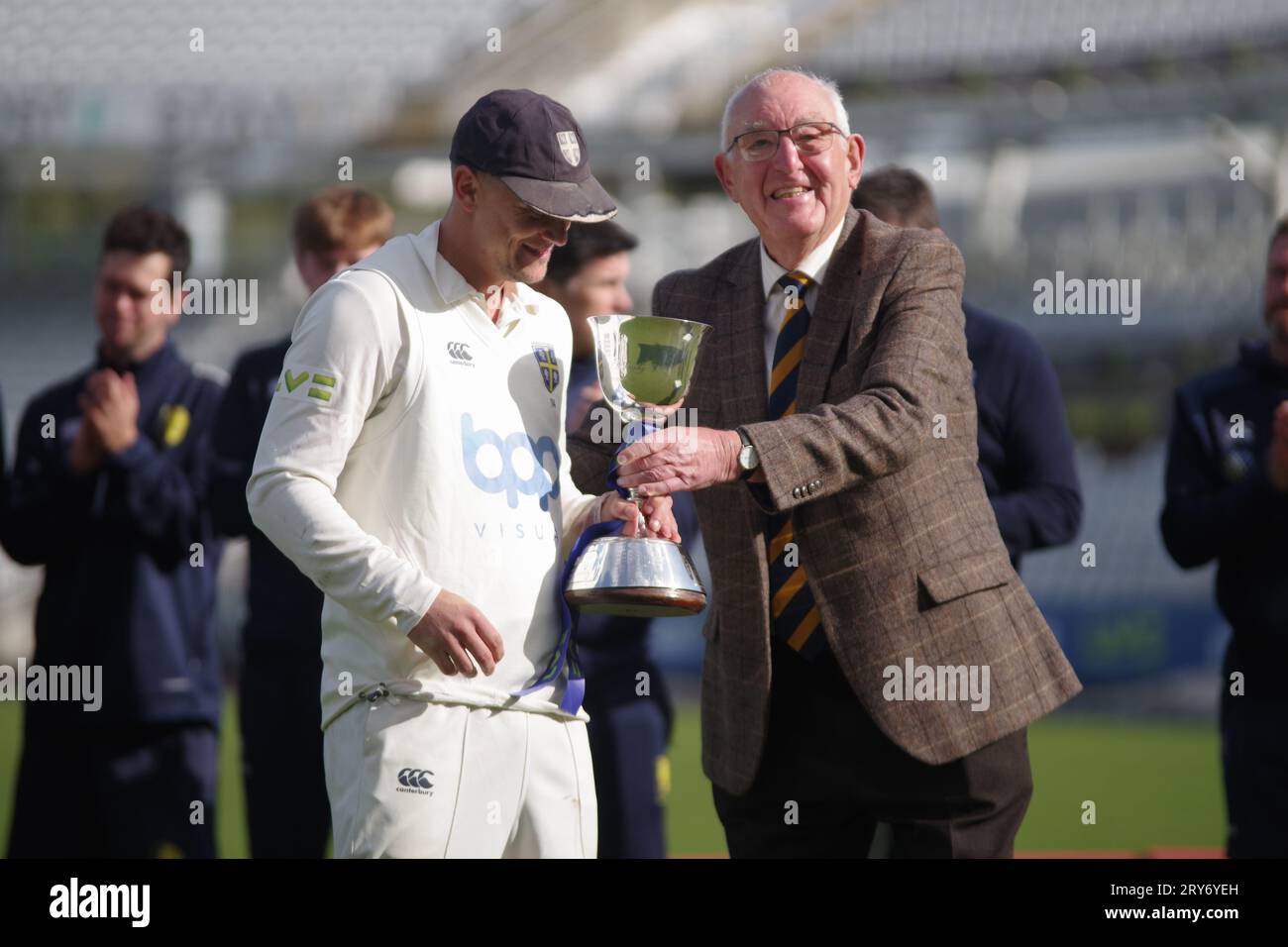 Cricket county champions trophy hi-res stock photography and images - Alamy