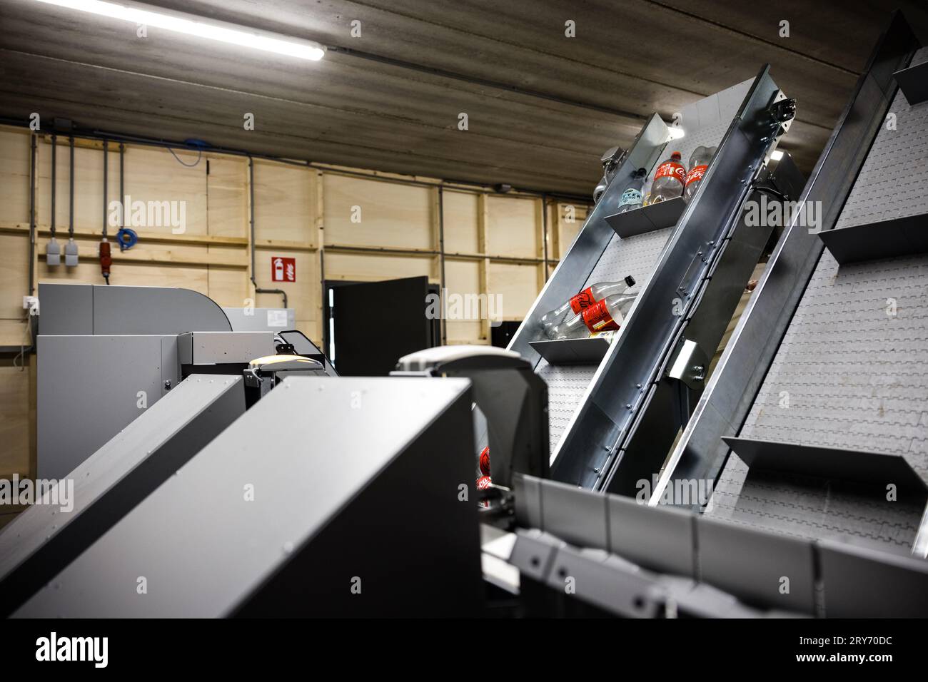 Tomra machine hi-res stock photography and images - Alamy