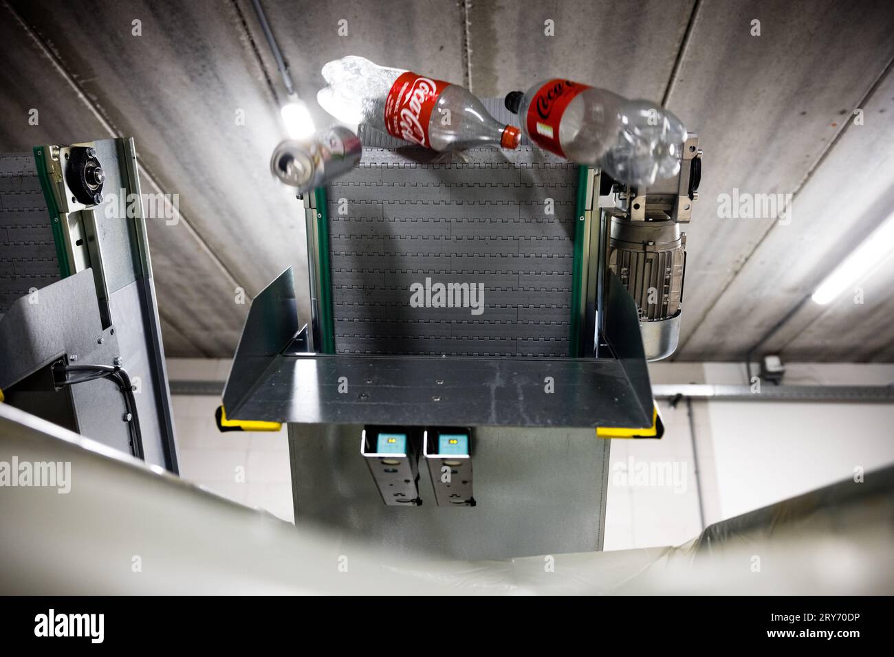 Tomra machine hi-res stock photography and images - Alamy